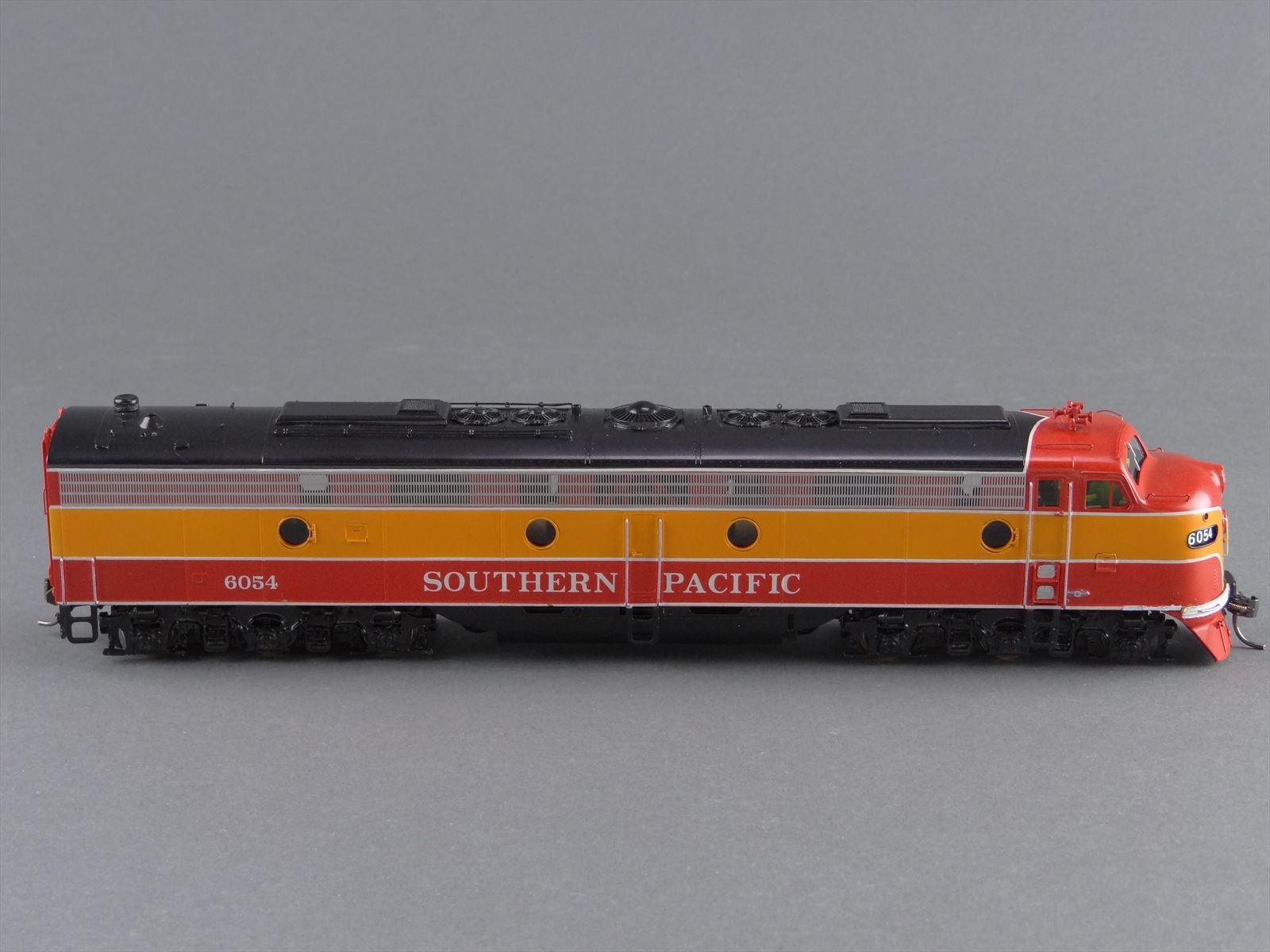 HO Brass Model Train - Oriental SP Daylight E8 E8A / E9A Diesel #6054 + DCC