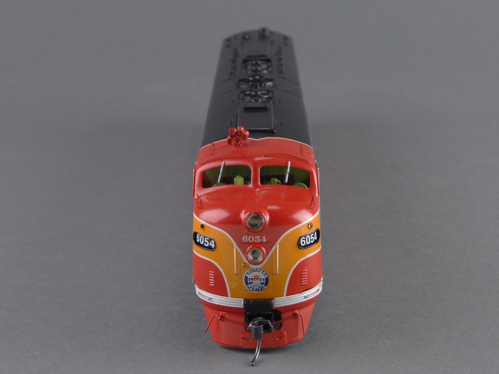 HO Brass Model Train - Oriental SP Daylight E8 E8A / E9A Diesel #6054 + DCC