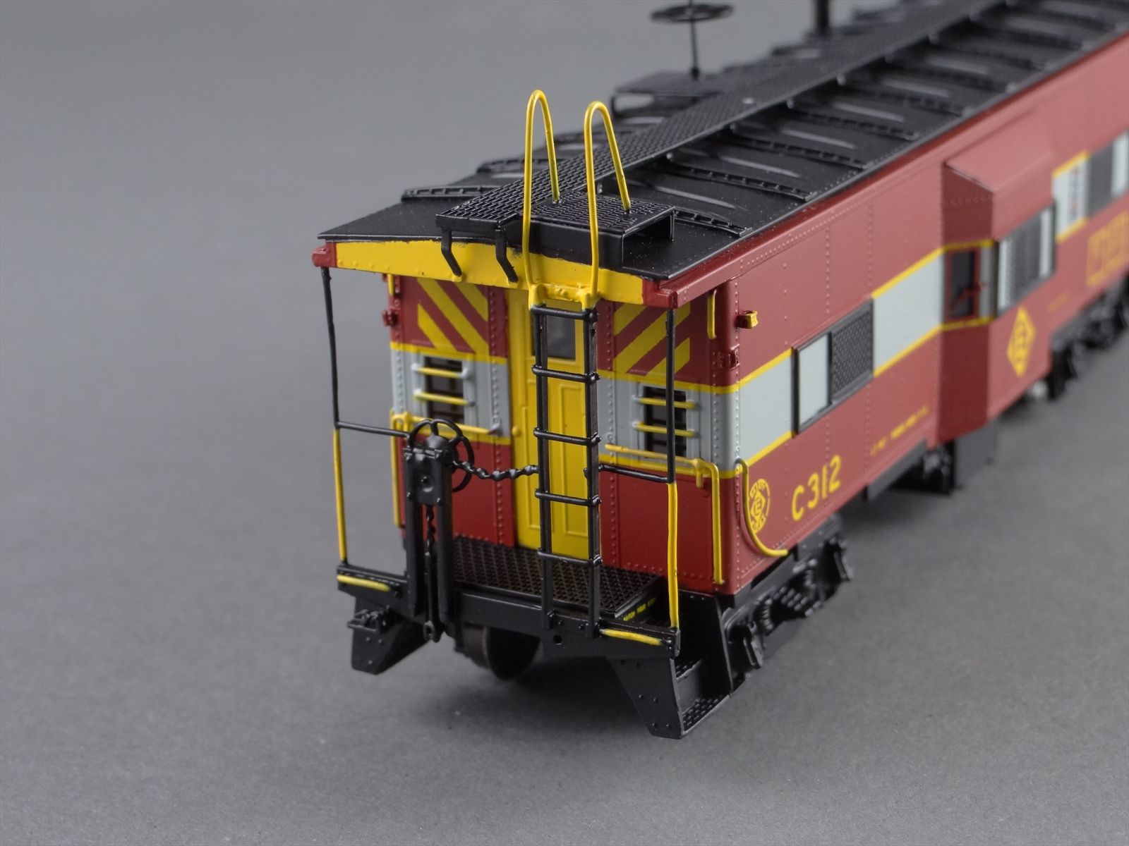 HO Brass Model Train - Overland 3968.1 EL Erie Lackawanna Bay Window Caboose C312