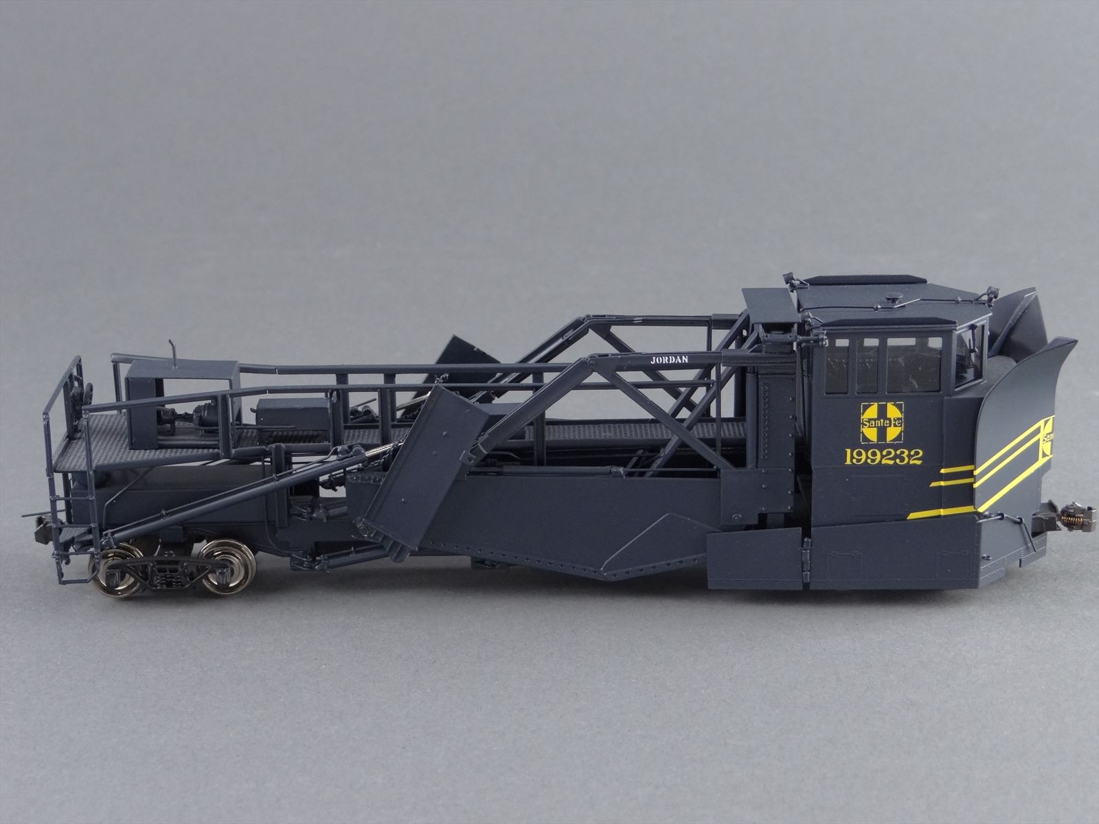 HO Brass Model Train - OMI 3300.1 AT&SF Santa Fe Jordan Spreader #199232