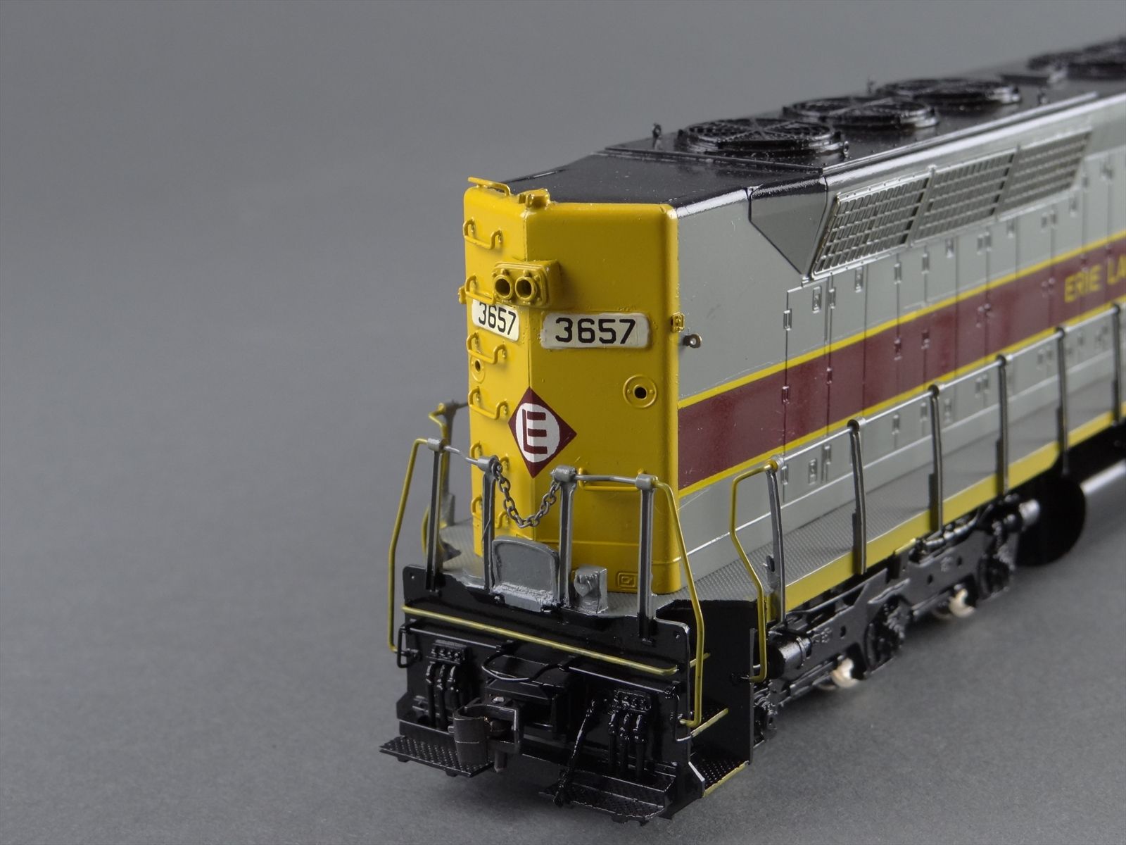 HO Brass Model Train - OMI 5782 Overland EL Erie-Lackawanna SDP45 #3657 - Custom