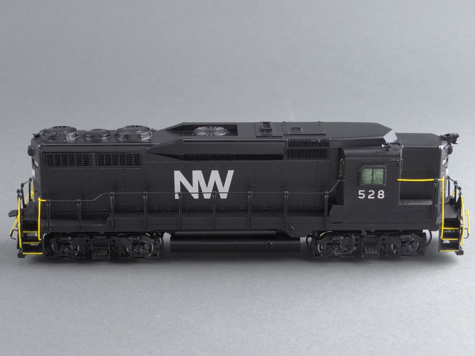 HO Brass Model Train - CIL 2161.1 Challenger N&W GP-30 Phase 1 Hi-Hood Diesel #528