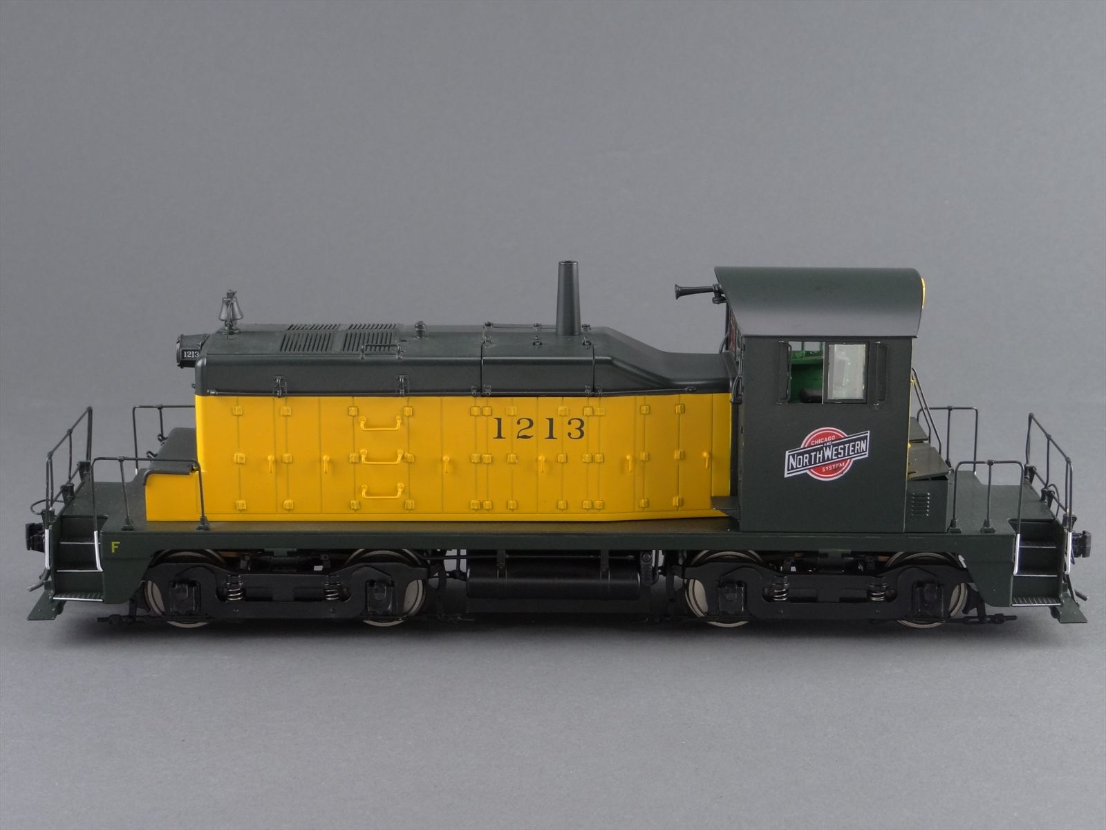 O 2-RAIL Brass Model Train - PSC 16681-5 CNW C&NW SW-1 Diesel Loco #1213