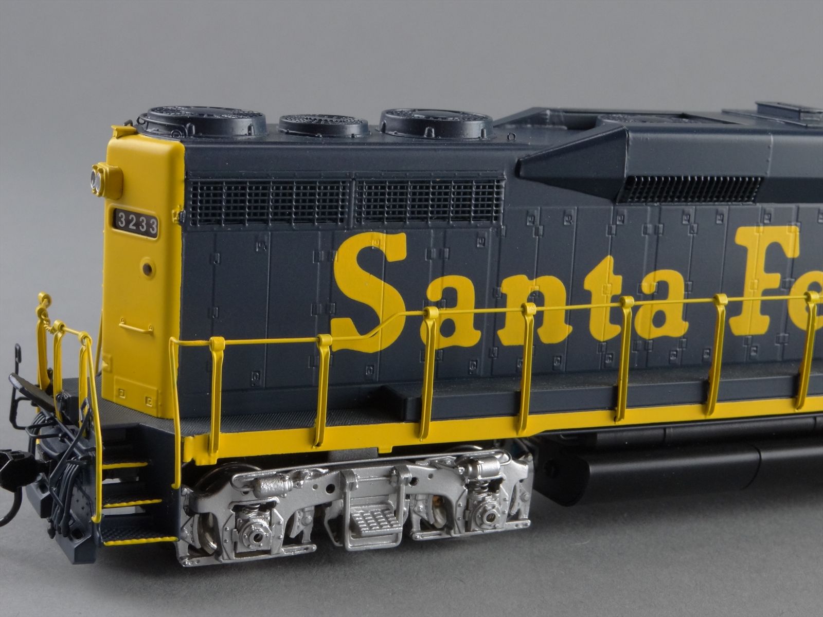 HO Brass Model Train - CIL 2151.1 ATSF Santa Fe GP-30 Phase 1 #3233