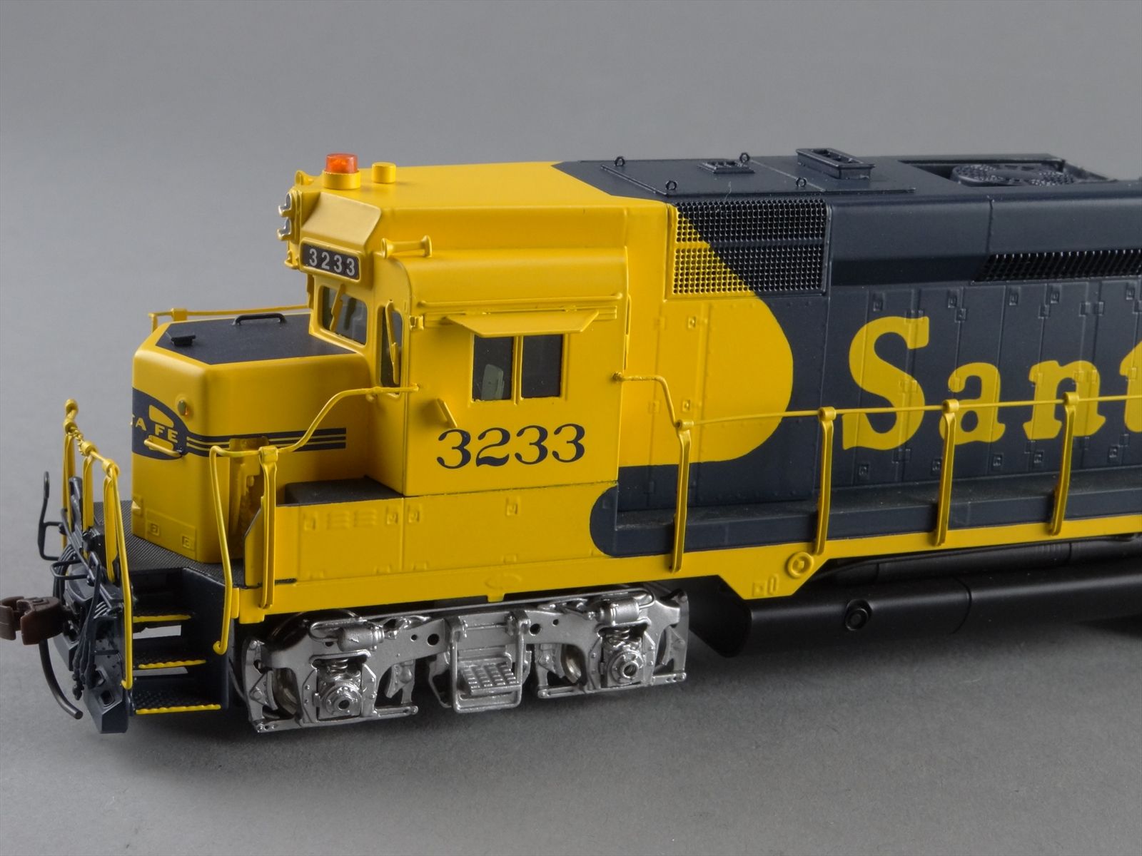 HO Brass Model Train - CIL 2151.1 ATSF Santa Fe GP-30 Phase 1 #3233
