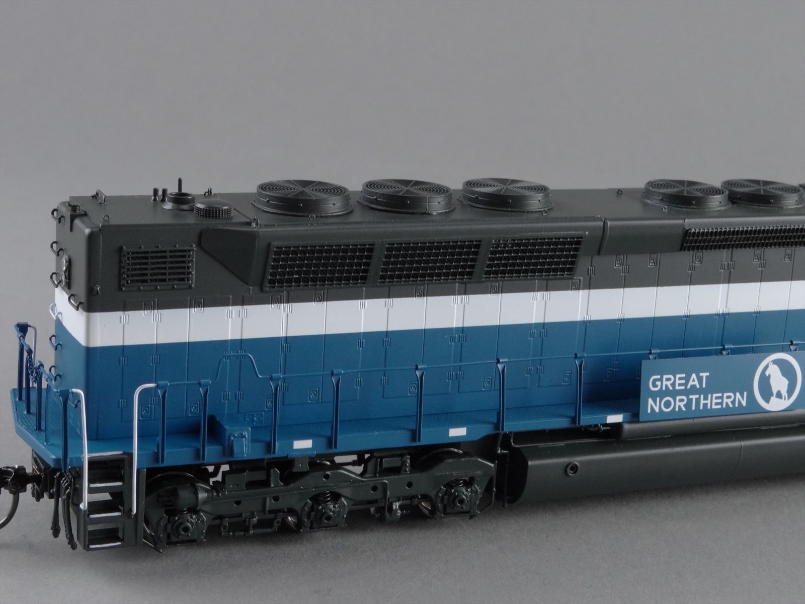 HO Brass Model Train - UTI 5006-2 GN Great Northern Sky Blue SDP-45 ...