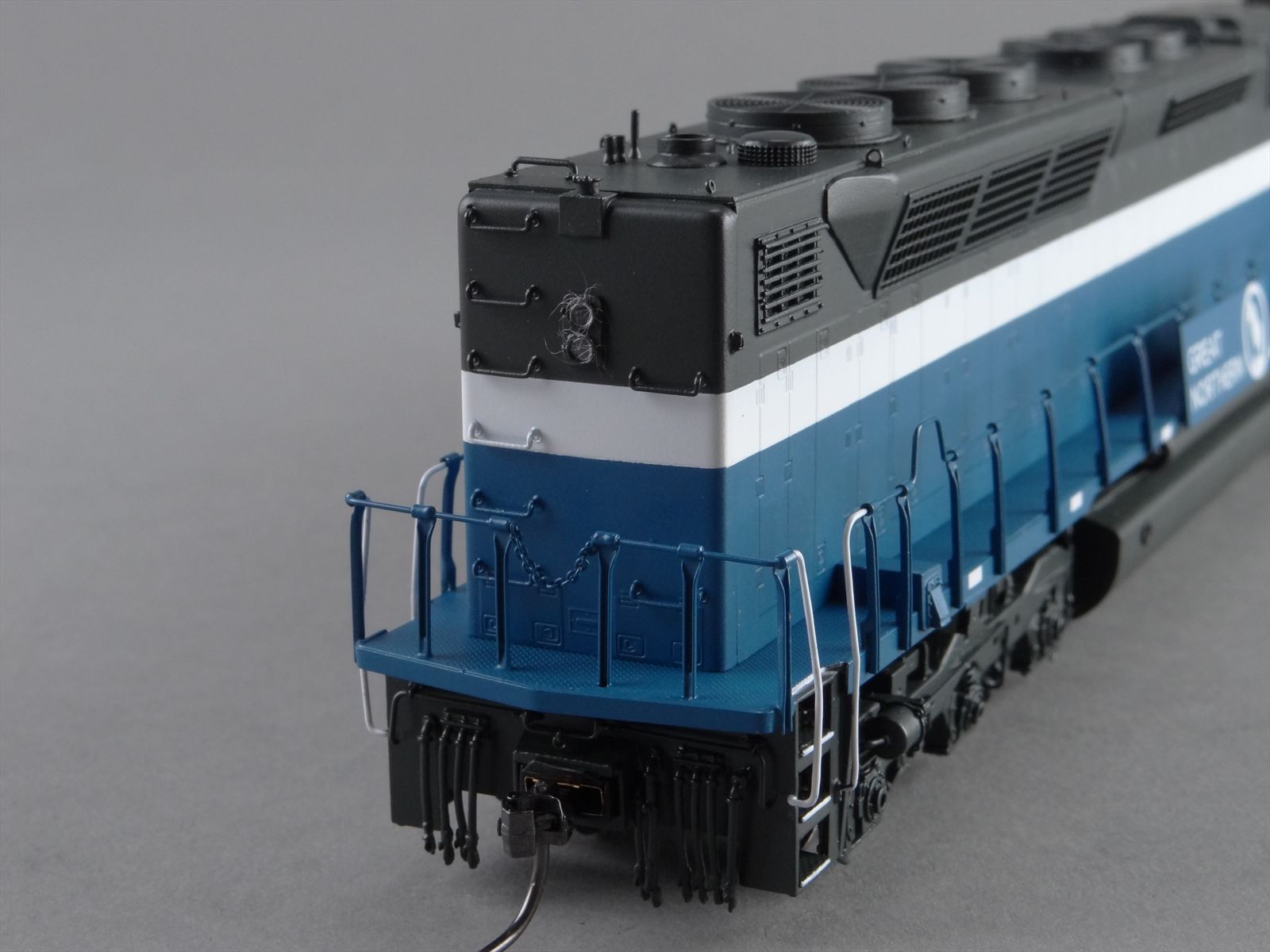 HO Brass Model Train - UTI 5006-2 GN Great Northern Sky Blue SDP-45 ...