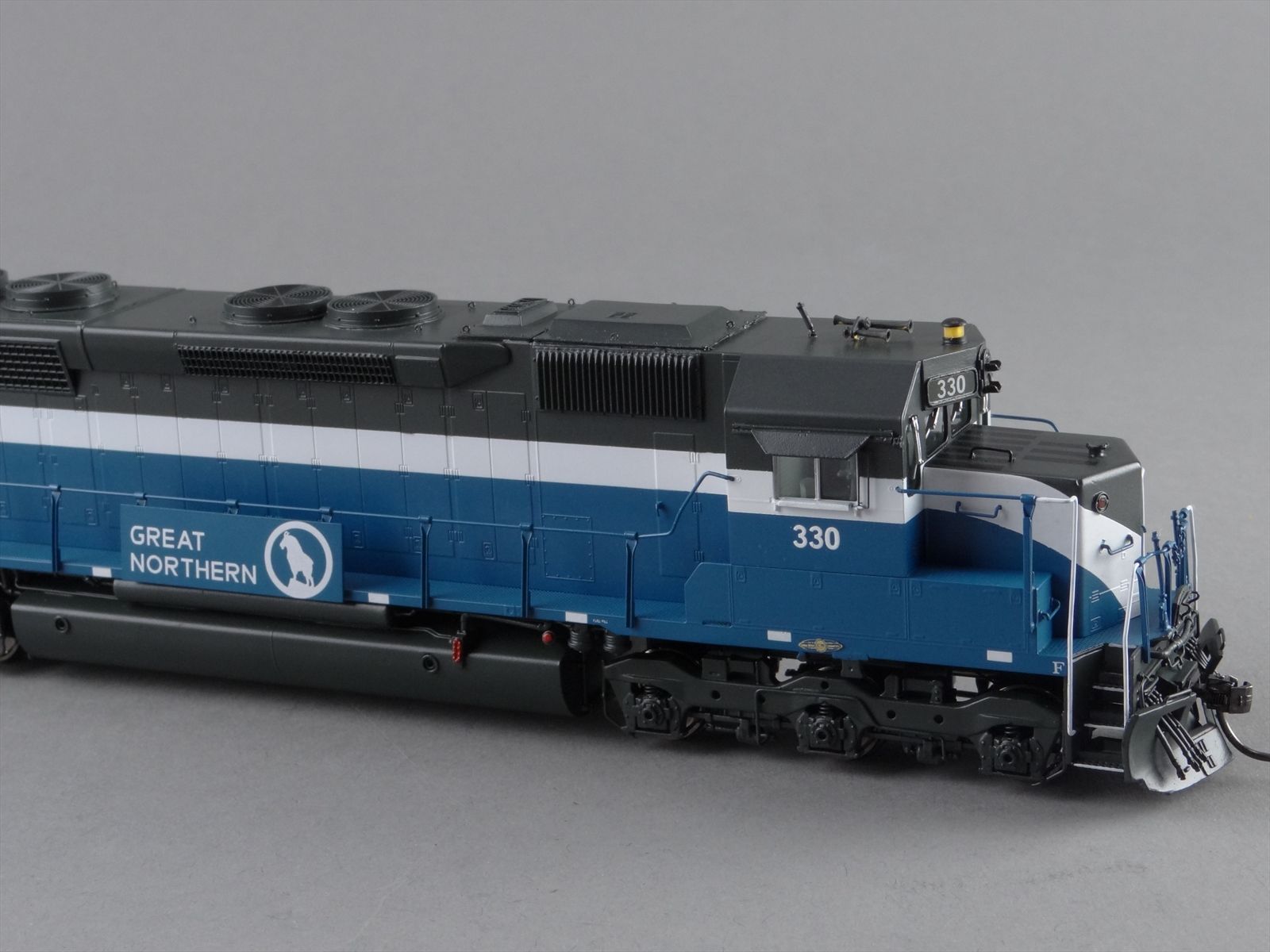 HO Brass Model Train - UTI 5006-2 GN Great Northern Sky Blue SDP-45 ...