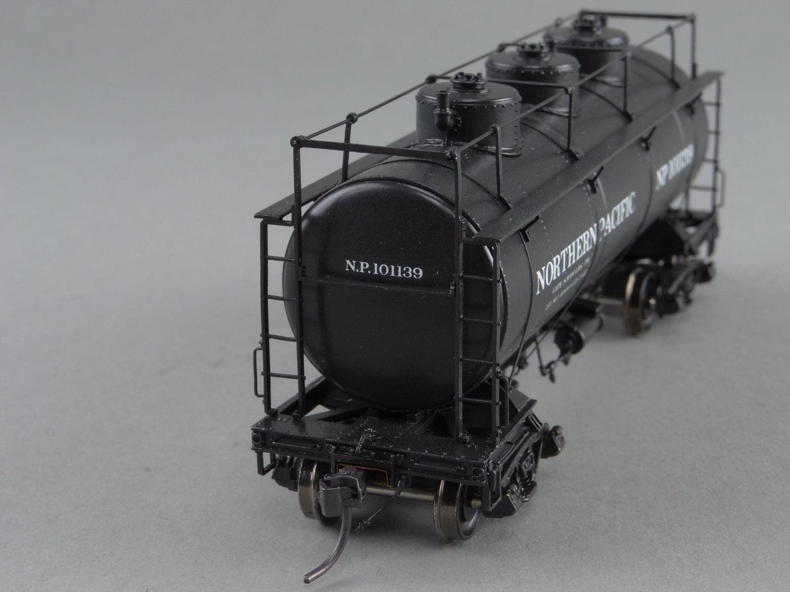 HO Brass W&R 10,000 Gal Tank Car Three Dome - NP Northern Pacific ...