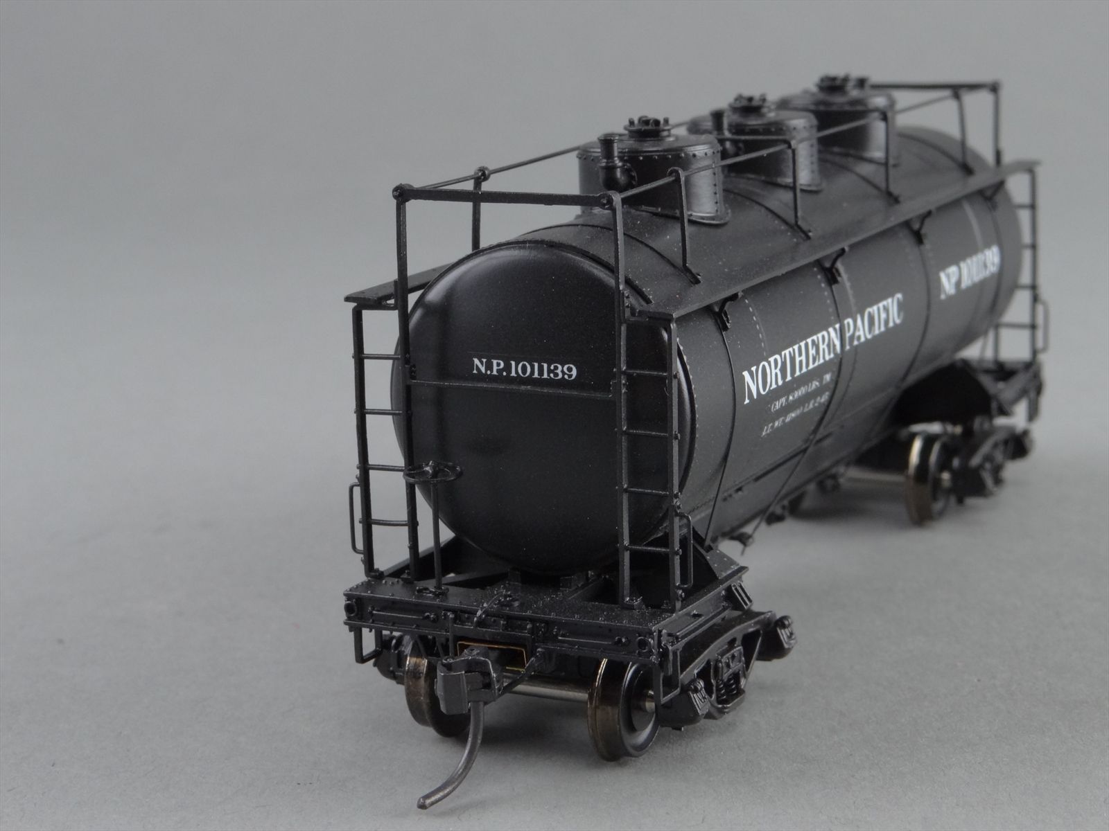 HO Brass W&R 10,000 Gal Tank Car Three Dome - NP Northern Pacific ...