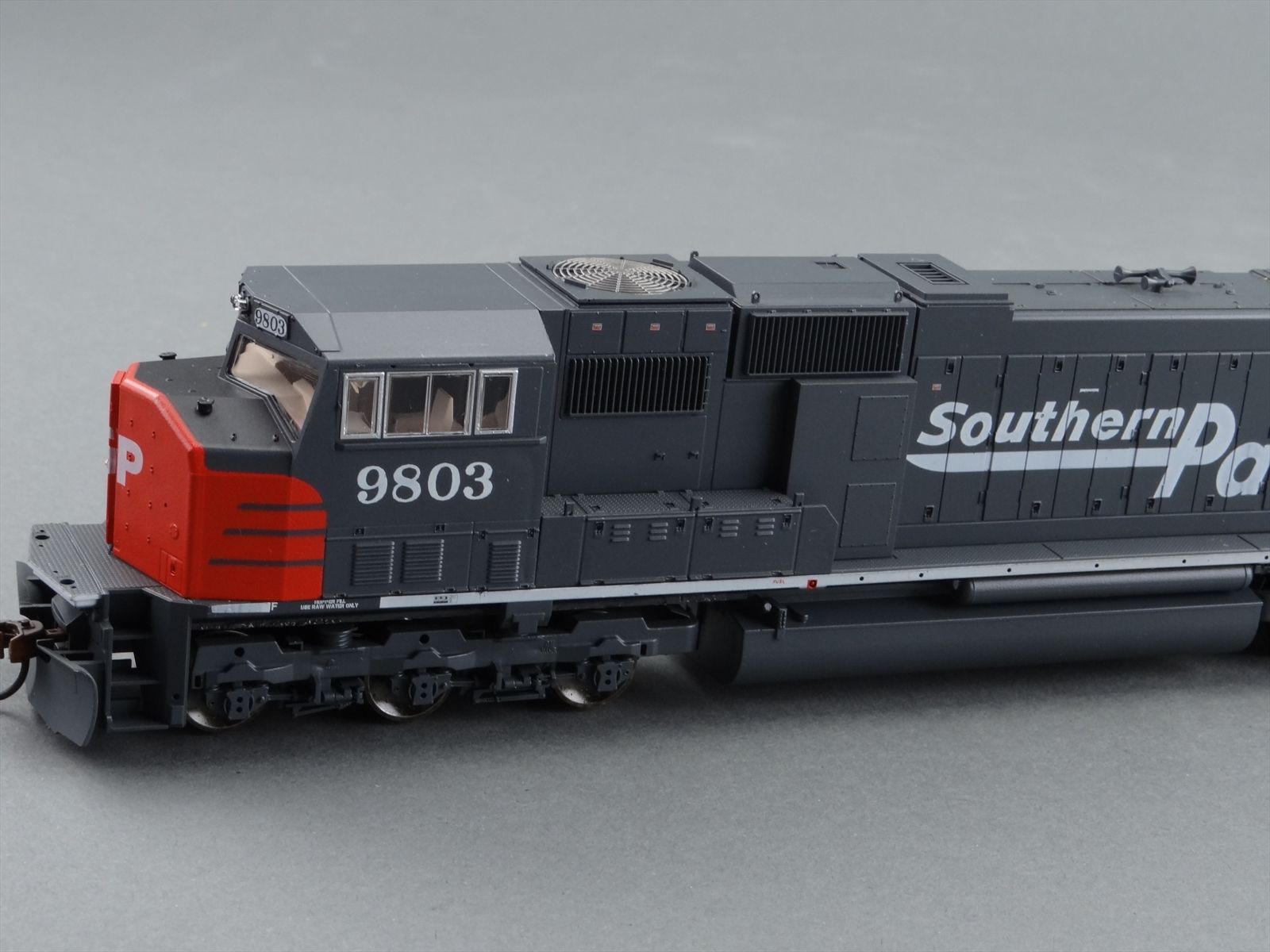 HO Scale Athearn Genesis G6125 SP Southern Pacific SD70M Diesel Engine #9803