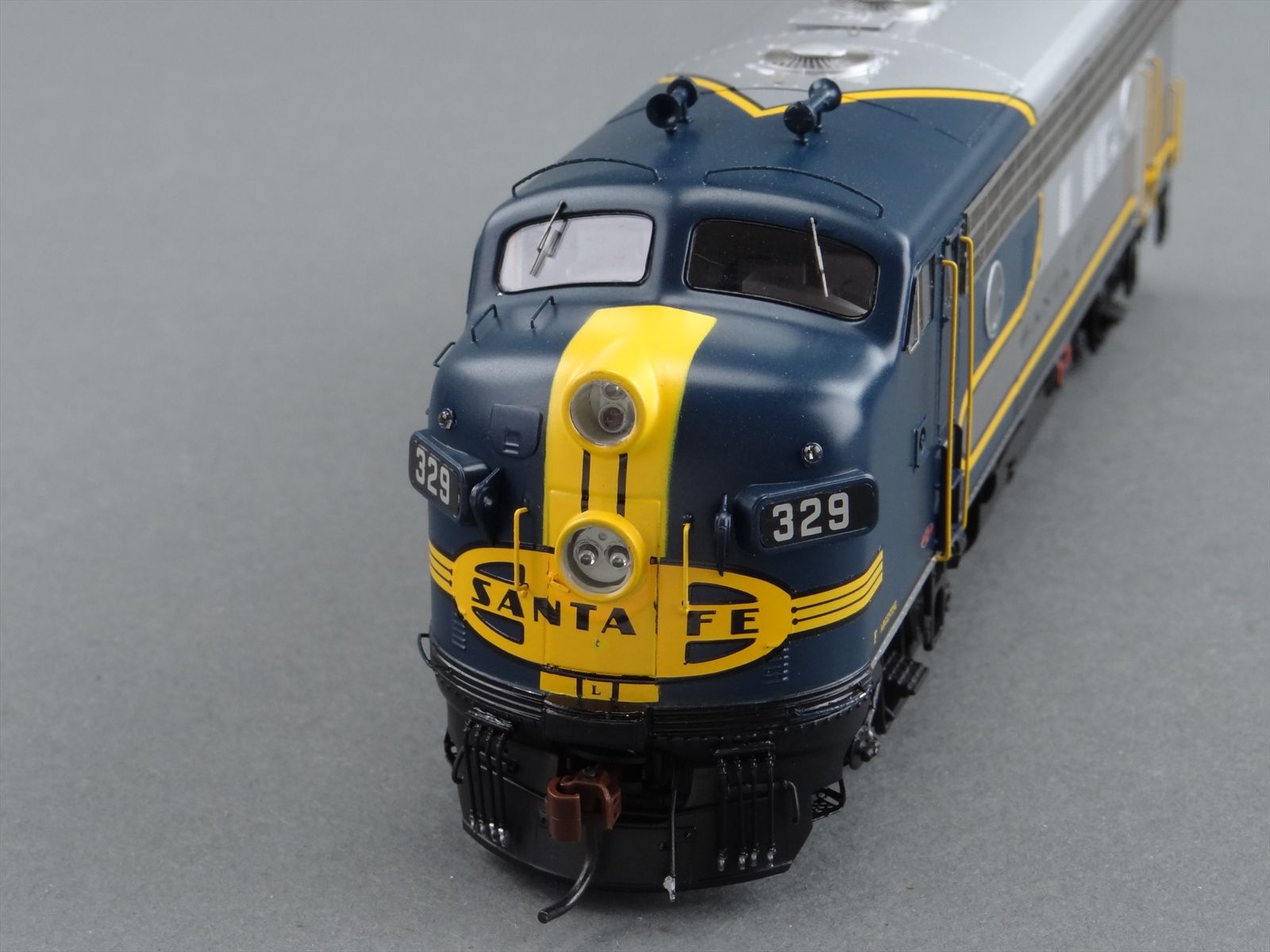 HO Scale Athearn Genesis G22162 ATSF Santa Fe F7 F7A - F7B Diesel Engine Set 329-L/329-B