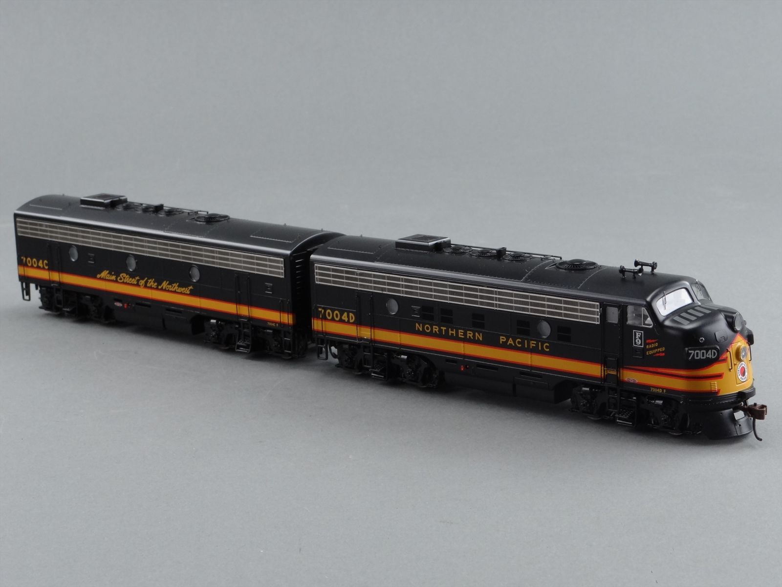 HO Scale Athearn Genesis G3253 NP F-9A F-9B Diesel Engine Set Northern ...