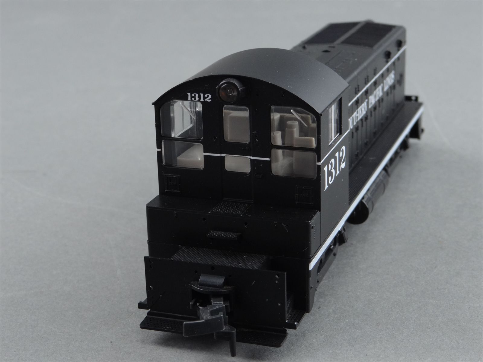 HO Scale Kato 37-10B Southern Pacific Lines EMD NW2 Phase I Diesel ...