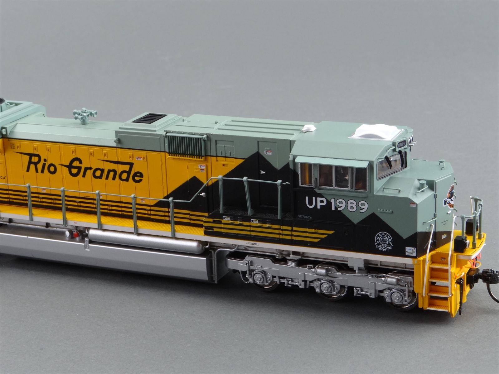 HO Scale MTH 80-2281-0 UP / D&RGW Heritage EMD SD70ACe Diesel #1989 w/ Tsunami Sound & DCC