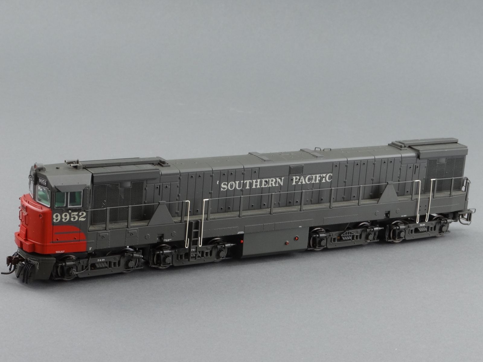 HO Scale Athearn 88680 SP Southern Pacific U50 Diesel Engine #9952