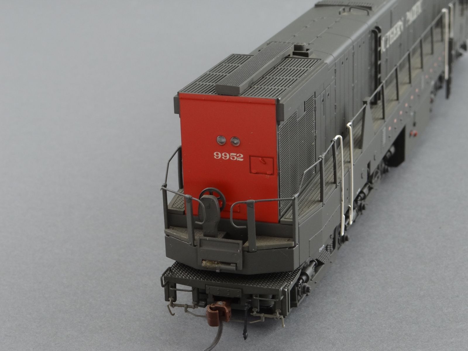 HO Scale Athearn 88680 SP Southern Pacific U50 Diesel Engine #9952