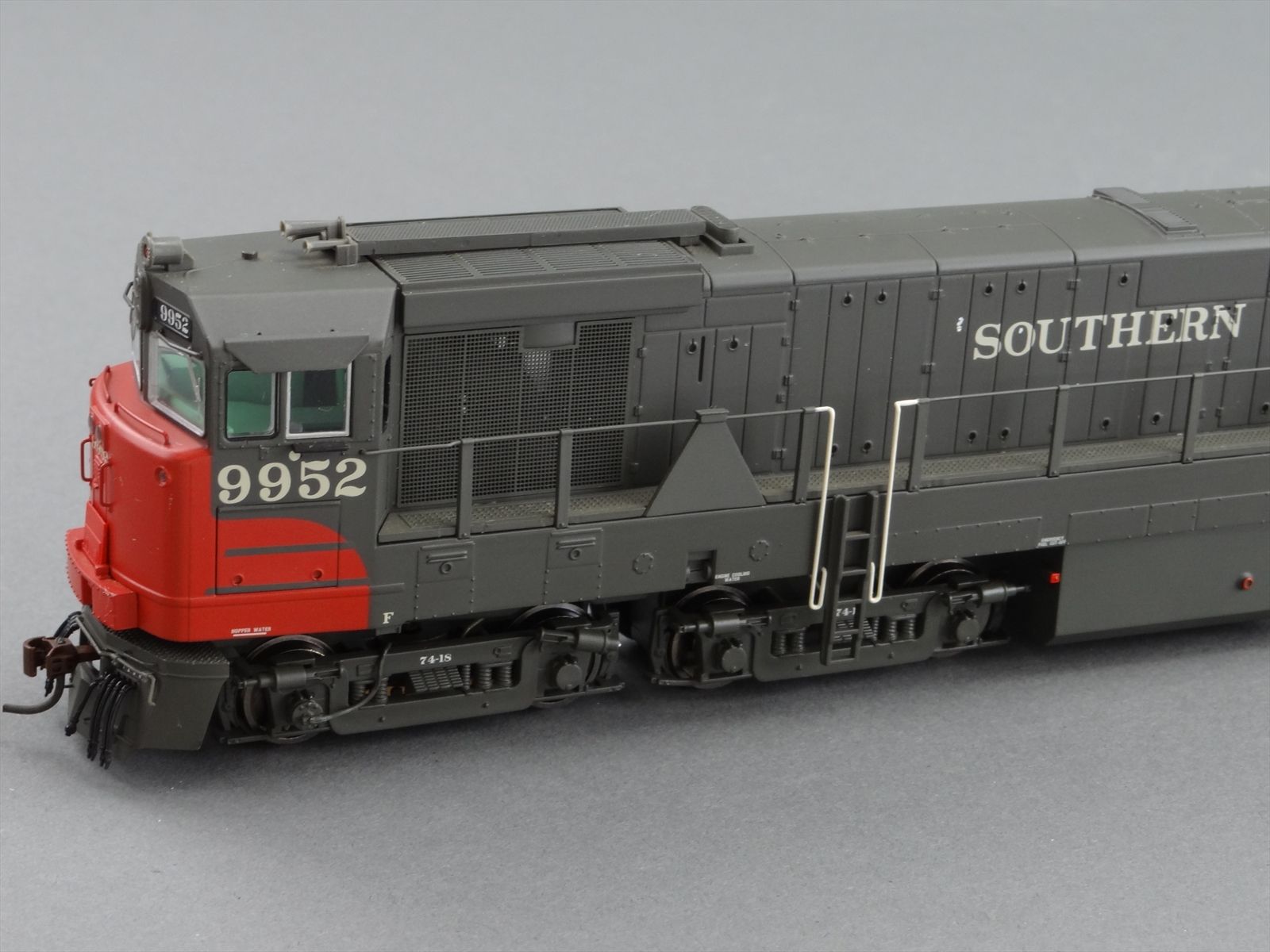 HO Scale Athearn 88680 SP Southern Pacific U50 Diesel Engine #9952
