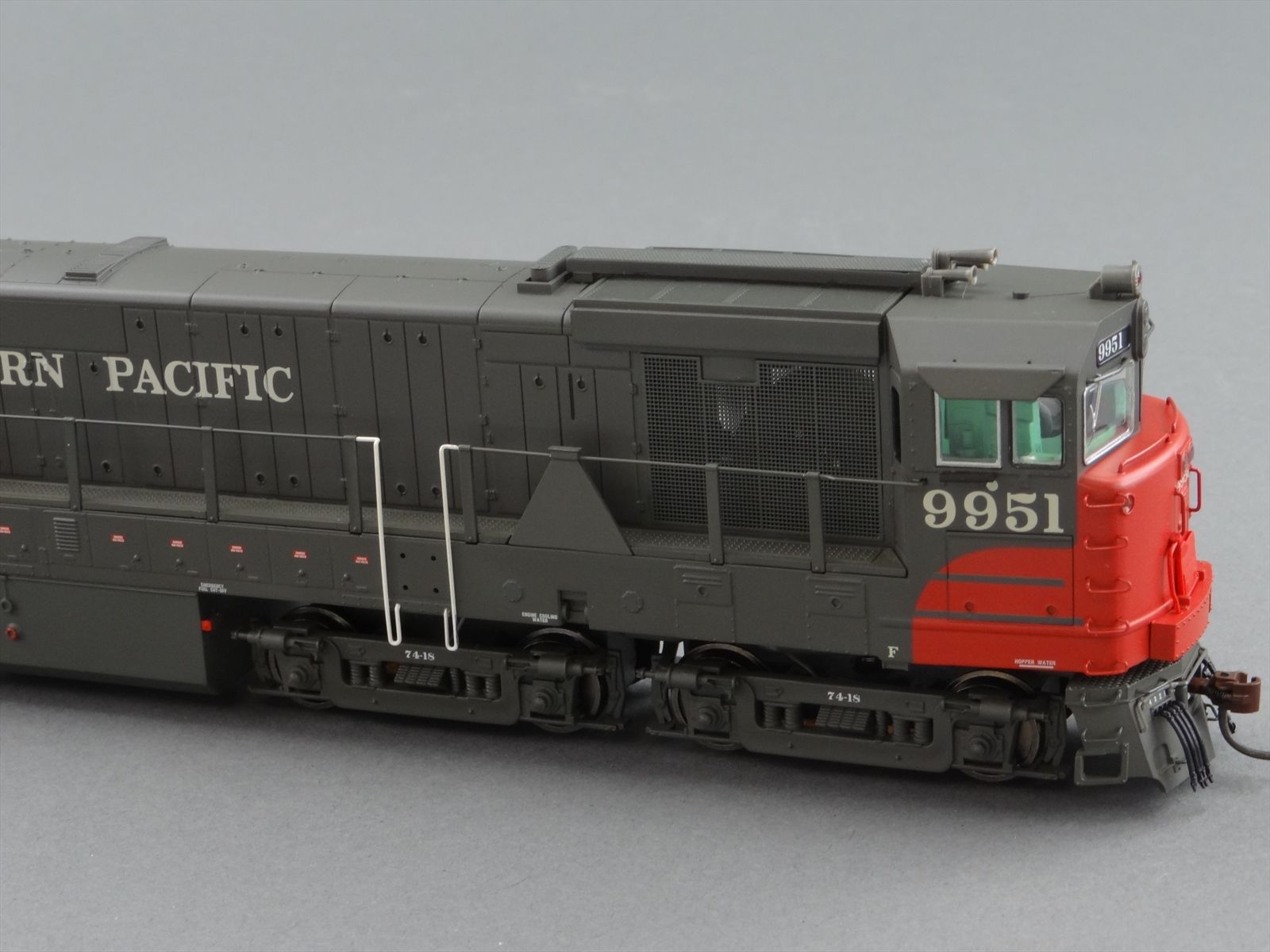 HO Scale Athearn 88679 SP Southern Pacific U50 Diesel Engine #9951