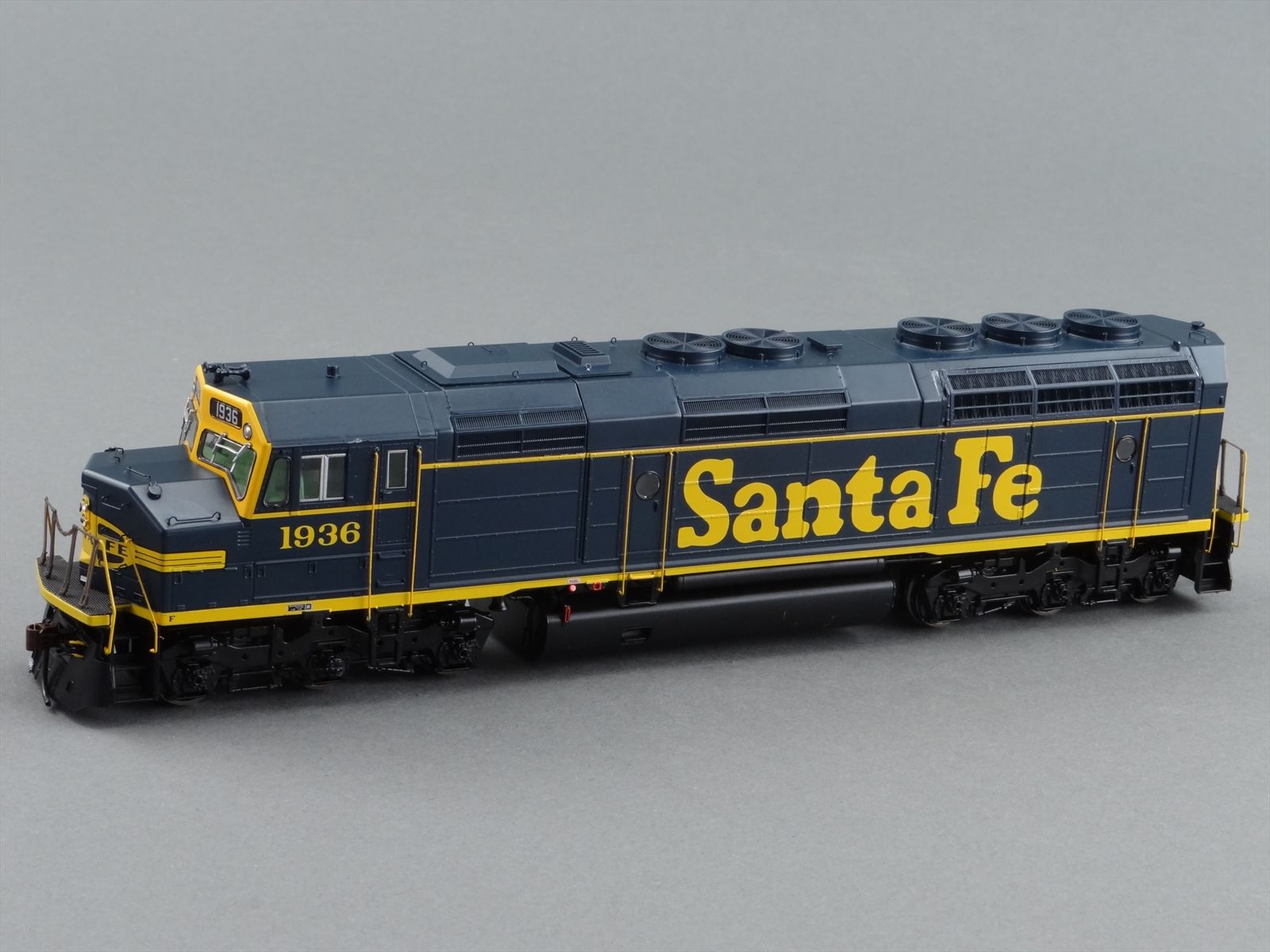HO Scale Athearn Genesis G67502 ATSF Santa Fe F45 Diesel Engine #1936