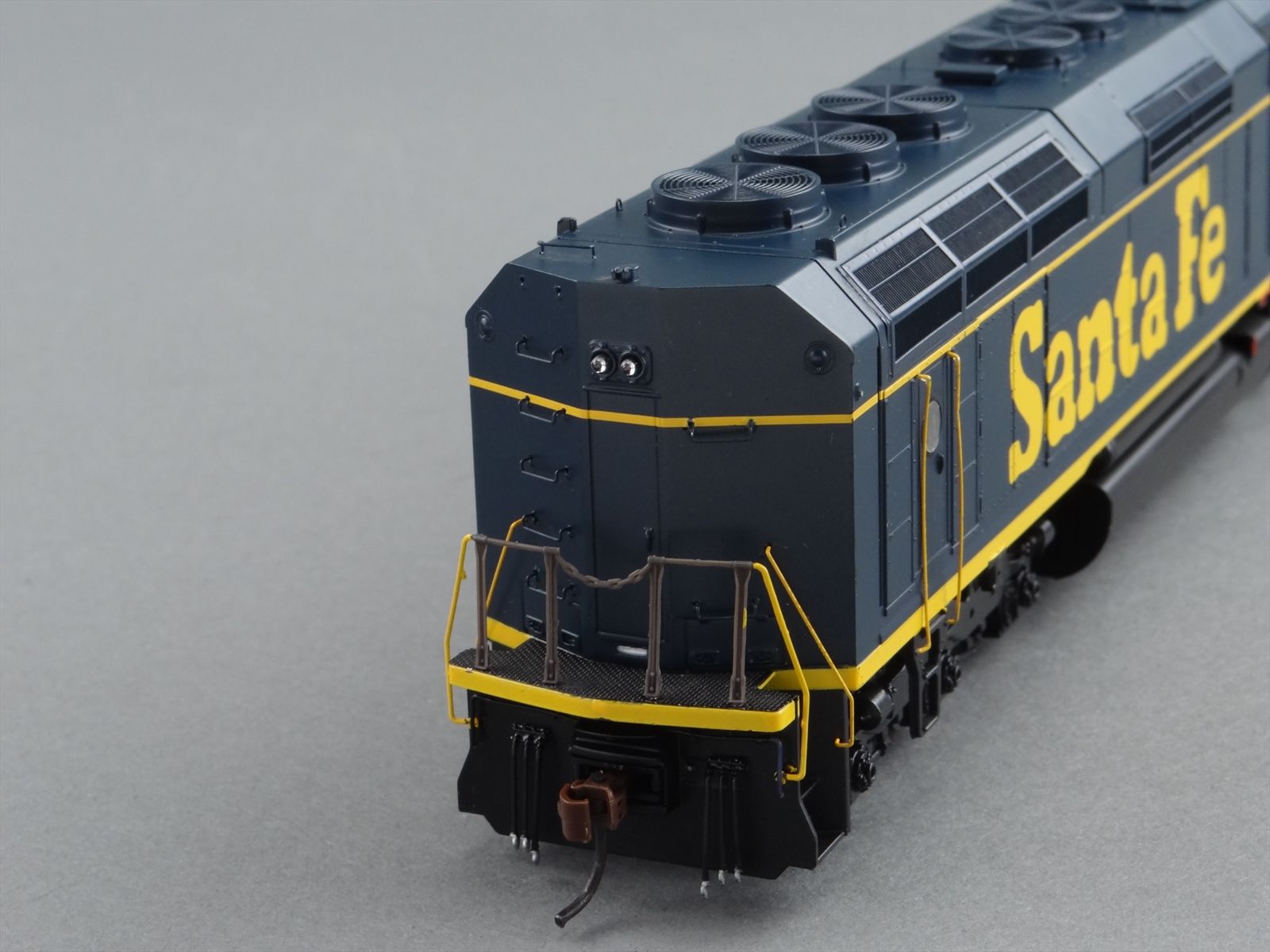 HO Scale Athearn Genesis G67502 ATSF Santa Fe F45 Diesel Engine #1936