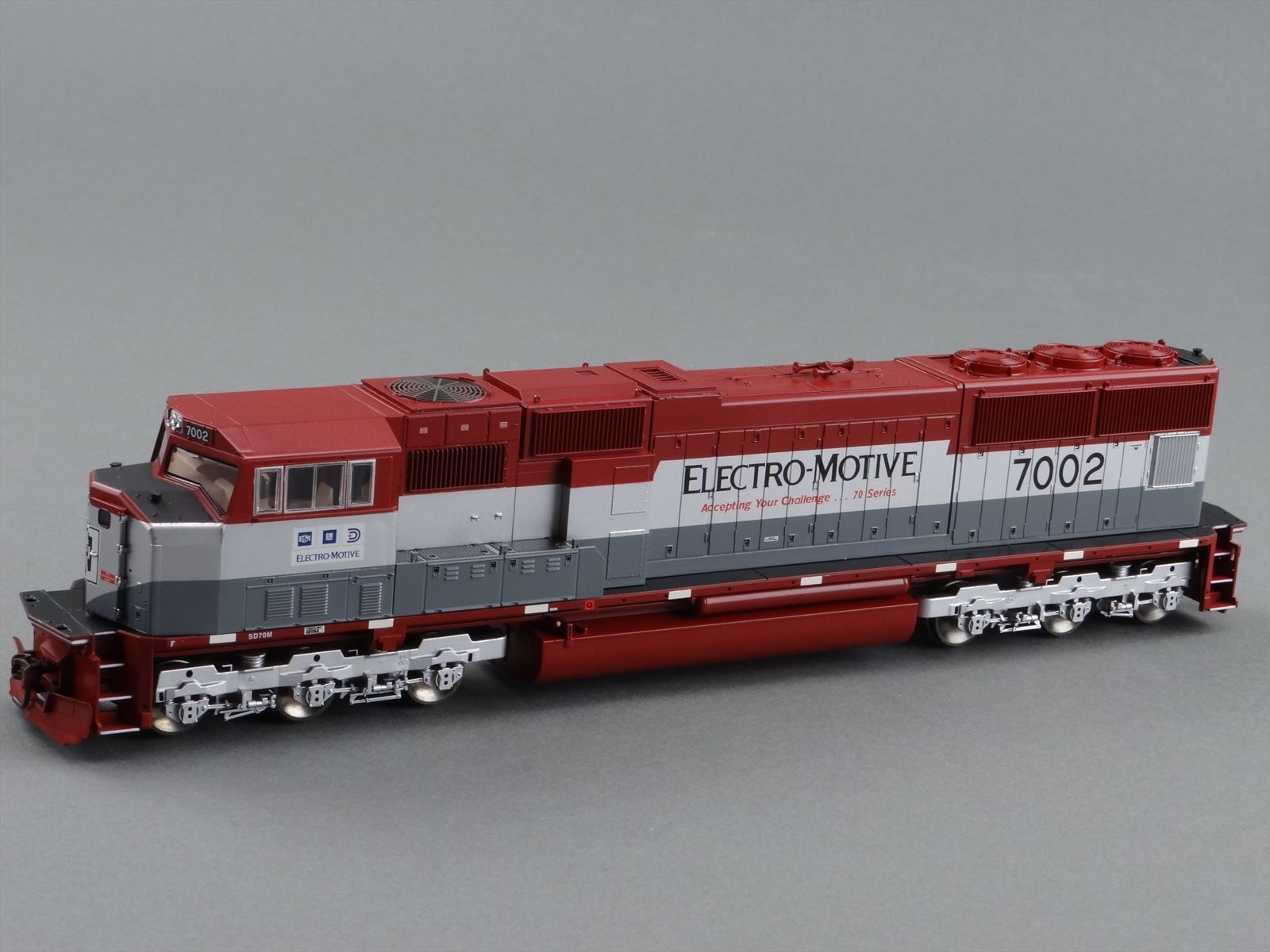 HO Scale Athearn Genesis 0G6118 EMD Demo SD70M Diesel Engine Electro-Motive #7002