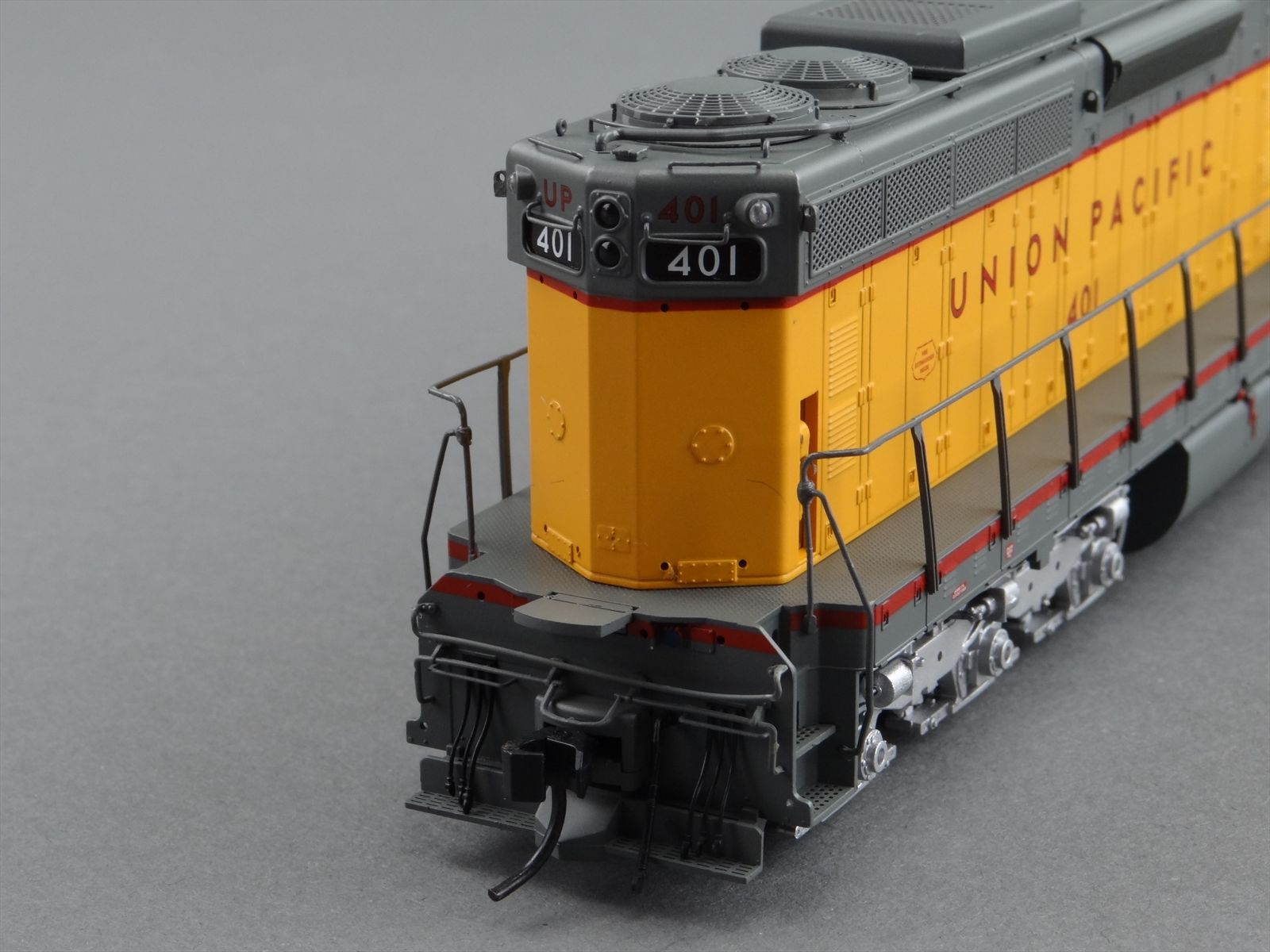 HO Scale Atlas 7513 UP Union Pacific SD24 Diesel Engine #401 Silver Series