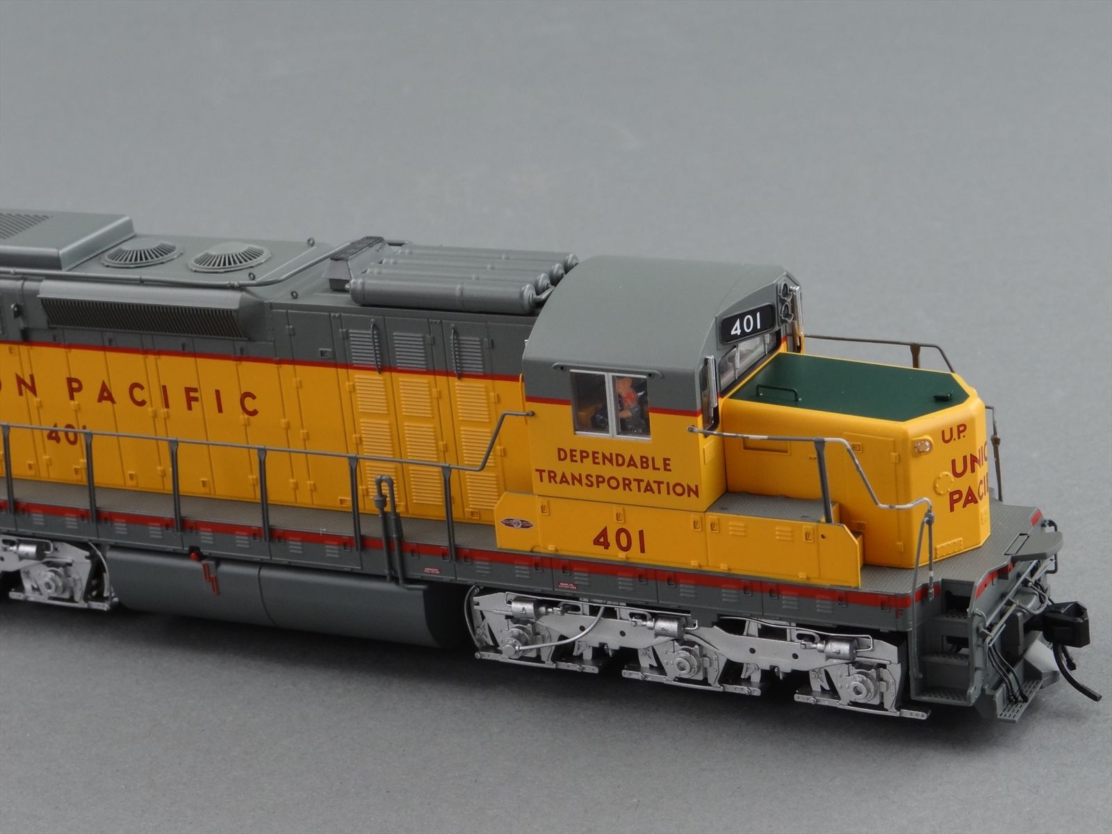 HO Scale Atlas 7513 UP Union Pacific SD24 Diesel Engine #401 Silver Series