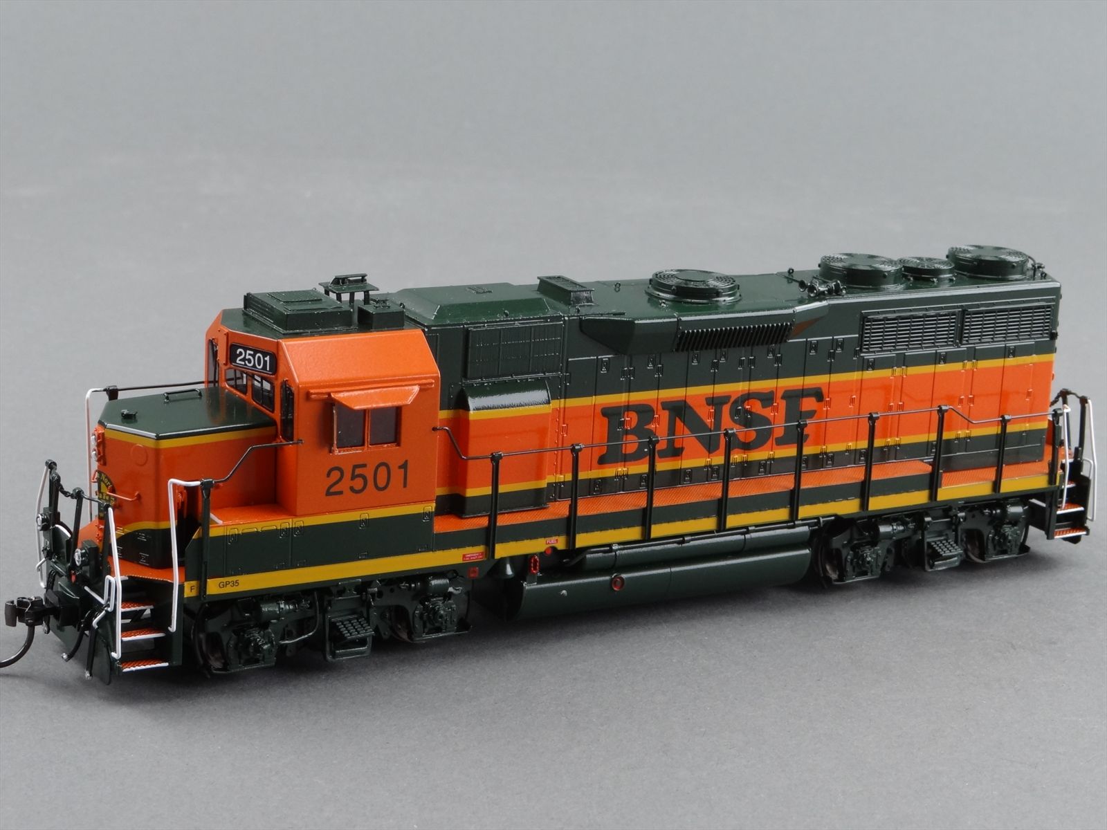 HO Brass Model Train - OMI 7046.1 BNSF Heritage GP38-2 Diesel #2501 - 2002 Run