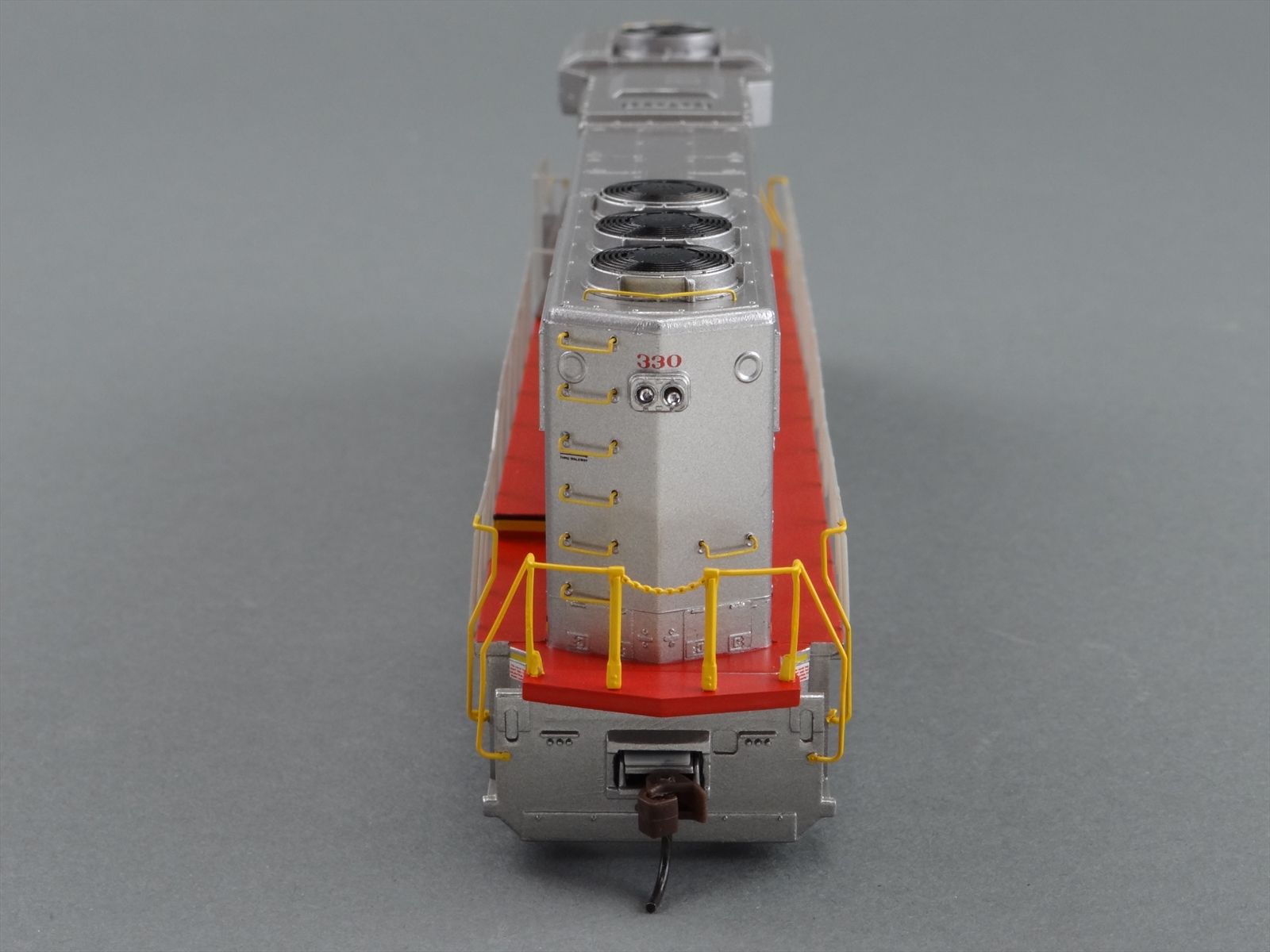 HO Scale Athearn 91522 ATSF Santa Fe GP 60B Diesel Engine #330 Warbonnet