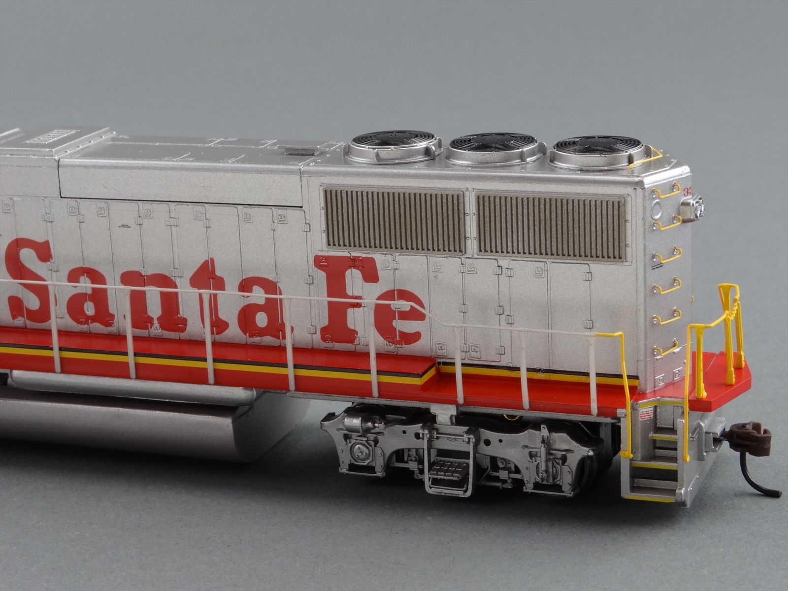 HO Scale Athearn 91522 ATSF Santa Fe GP 60B Diesel Engine #330 Warbonnet