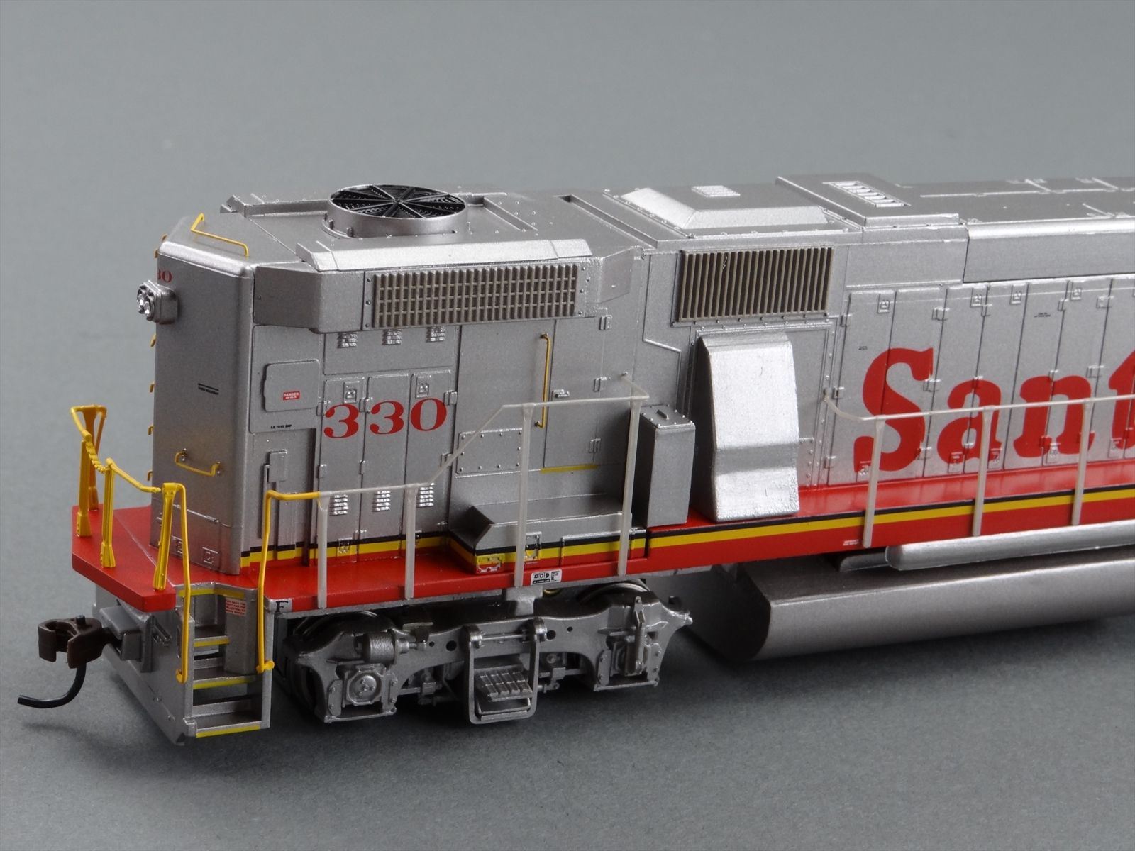 HO Scale Athearn 91522 ATSF Santa Fe GP 60B Diesel Engine #330 Warbonnet
