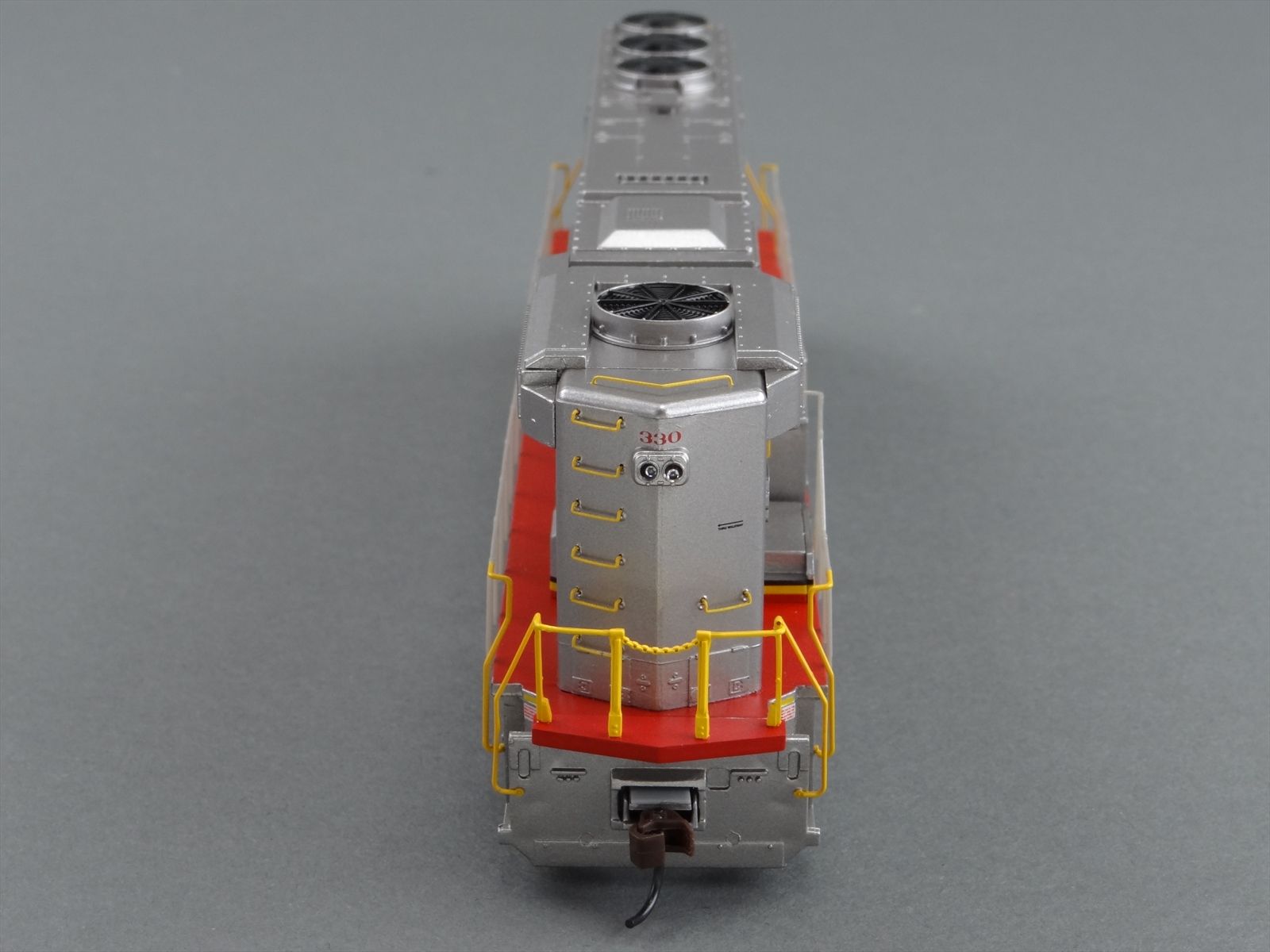 HO Scale Athearn 91522 ATSF Santa Fe GP 60B Diesel Engine #330 Warbonnet