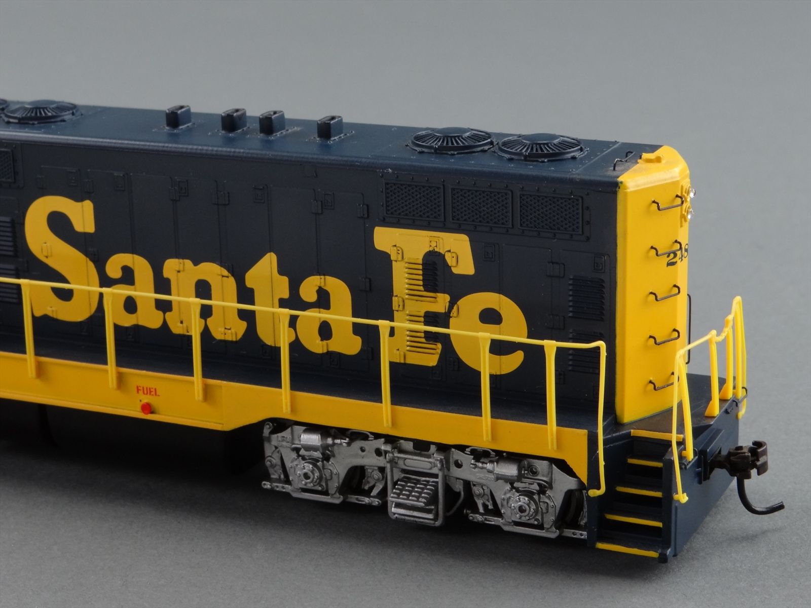 HO Scale Athearn 91536 ATSF Santa Fe CF7 Angled Cab Diesel Engine #2486 ...