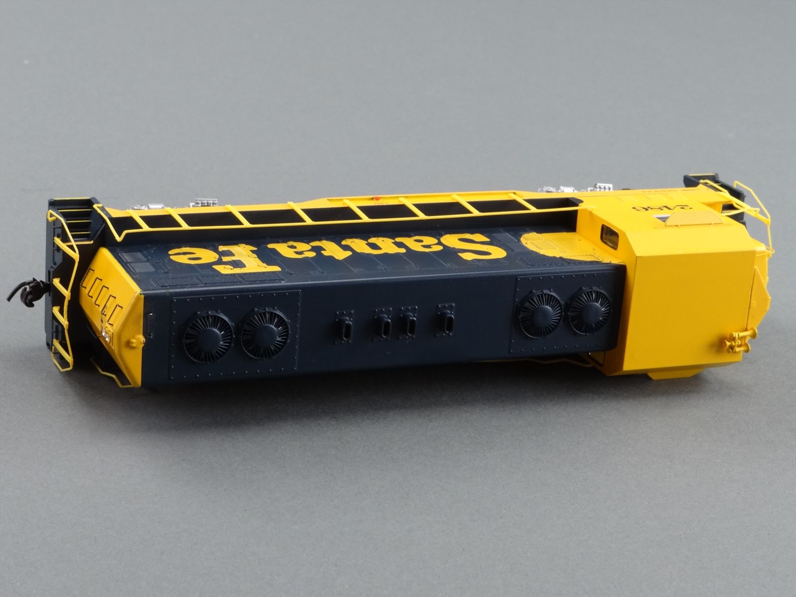 HO Scale Athearn 91536 ATSF Santa Fe CF7 Angled Cab Diesel Engine #2486 ...