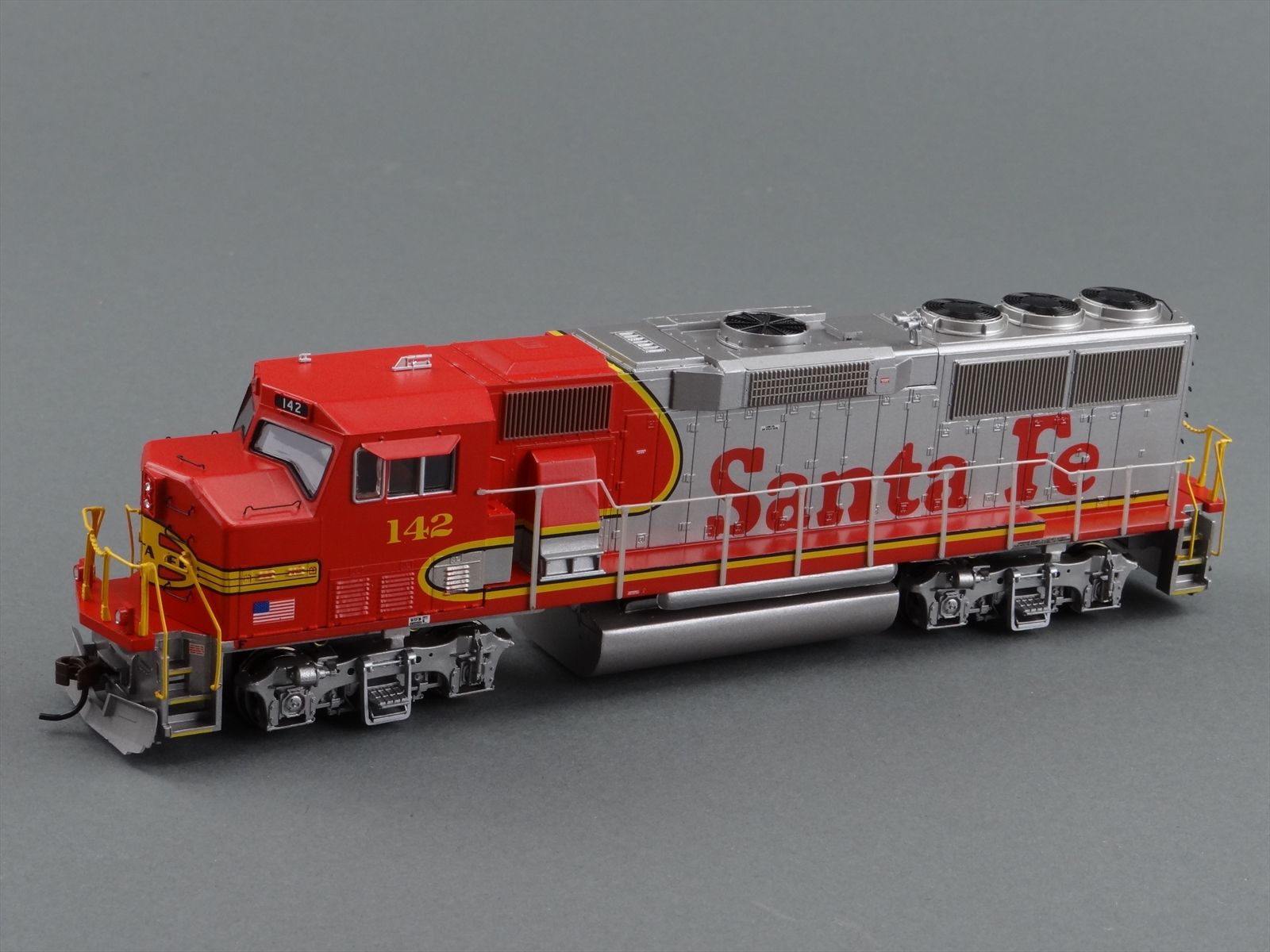 HO Scale Athearn 91502 ATSF Santa Fe GP 60M Diesel Engine #142 Warbonnet
