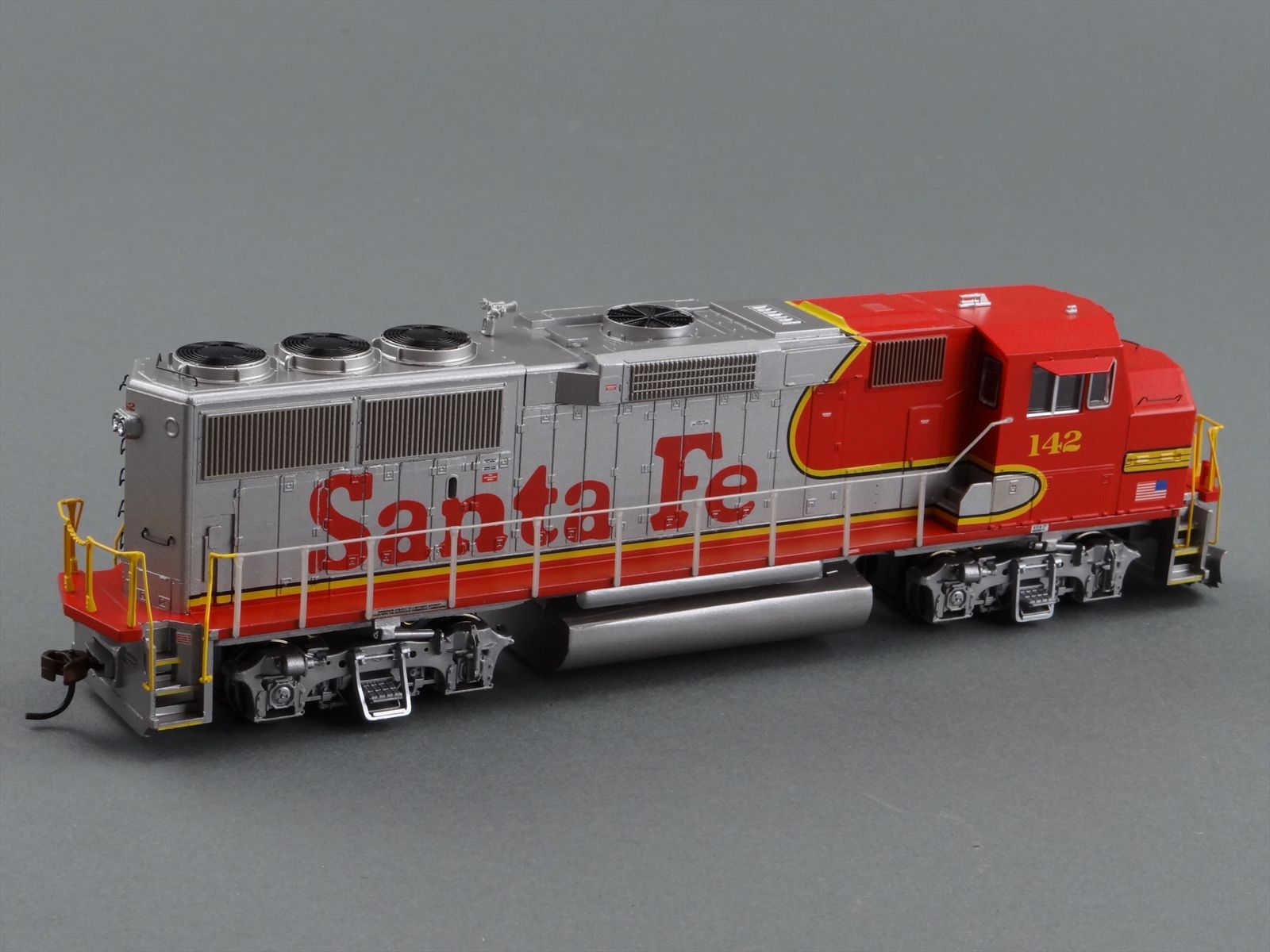 HO Scale Athearn 91502 ATSF Santa Fe GP 60M Diesel Engine #142 Warbonnet