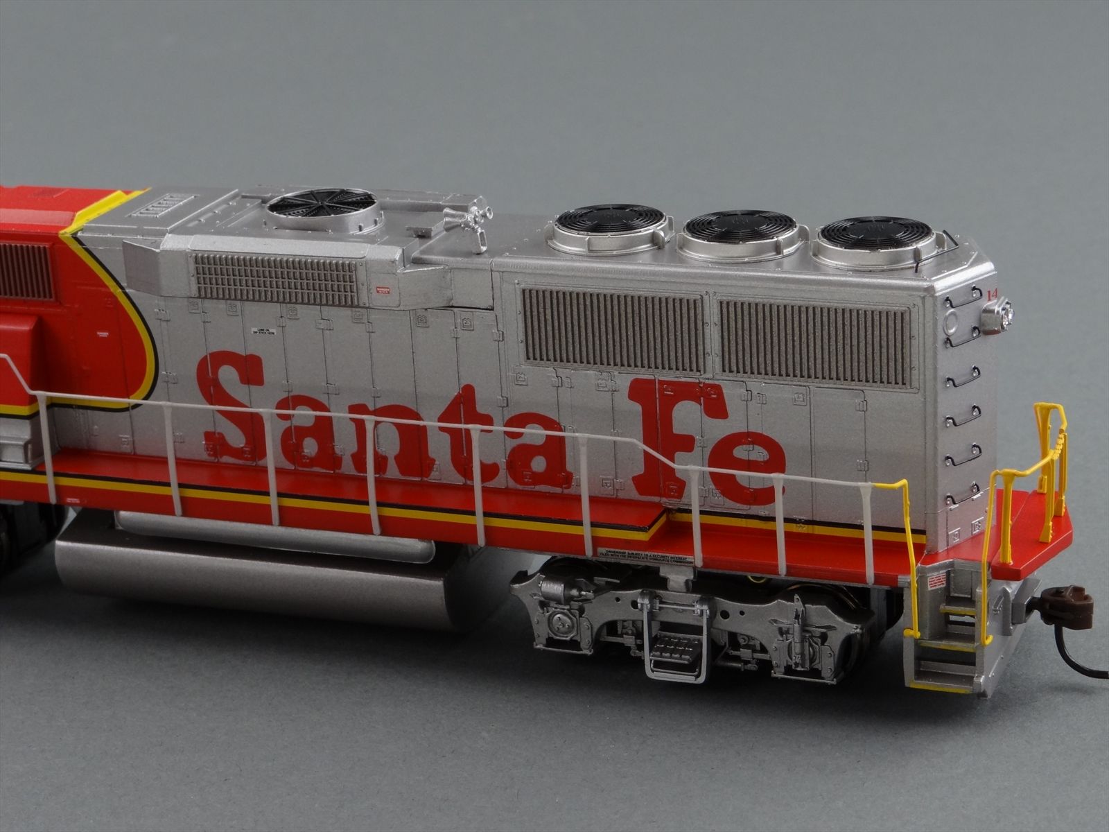 HO Scale Athearn 91502 ATSF Santa Fe GP 60M Diesel Engine #142 Warbonnet