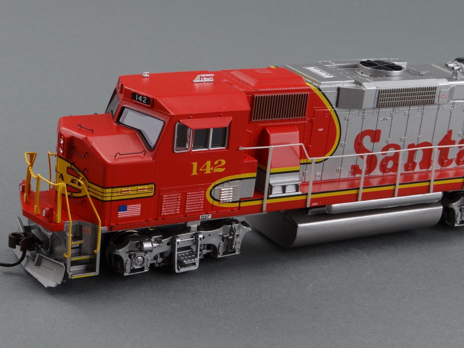 HO Scale Athearn 91502 ATSF Santa Fe GP 60M Diesel Engine #142 Warbonnet