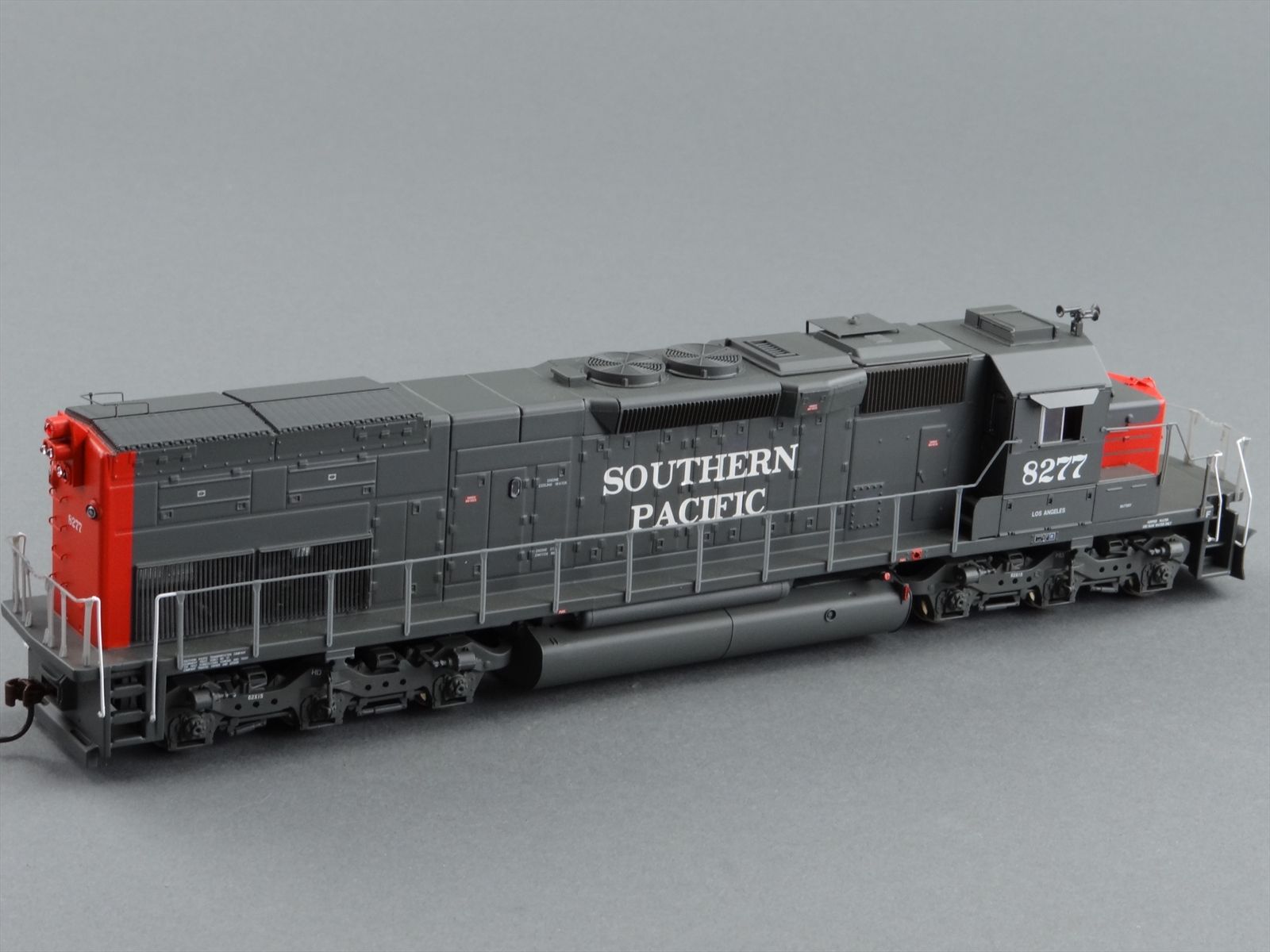 HO Scale Athearn 95113 SP Southern Pacific SD40T-2 Diesel Engine #8277