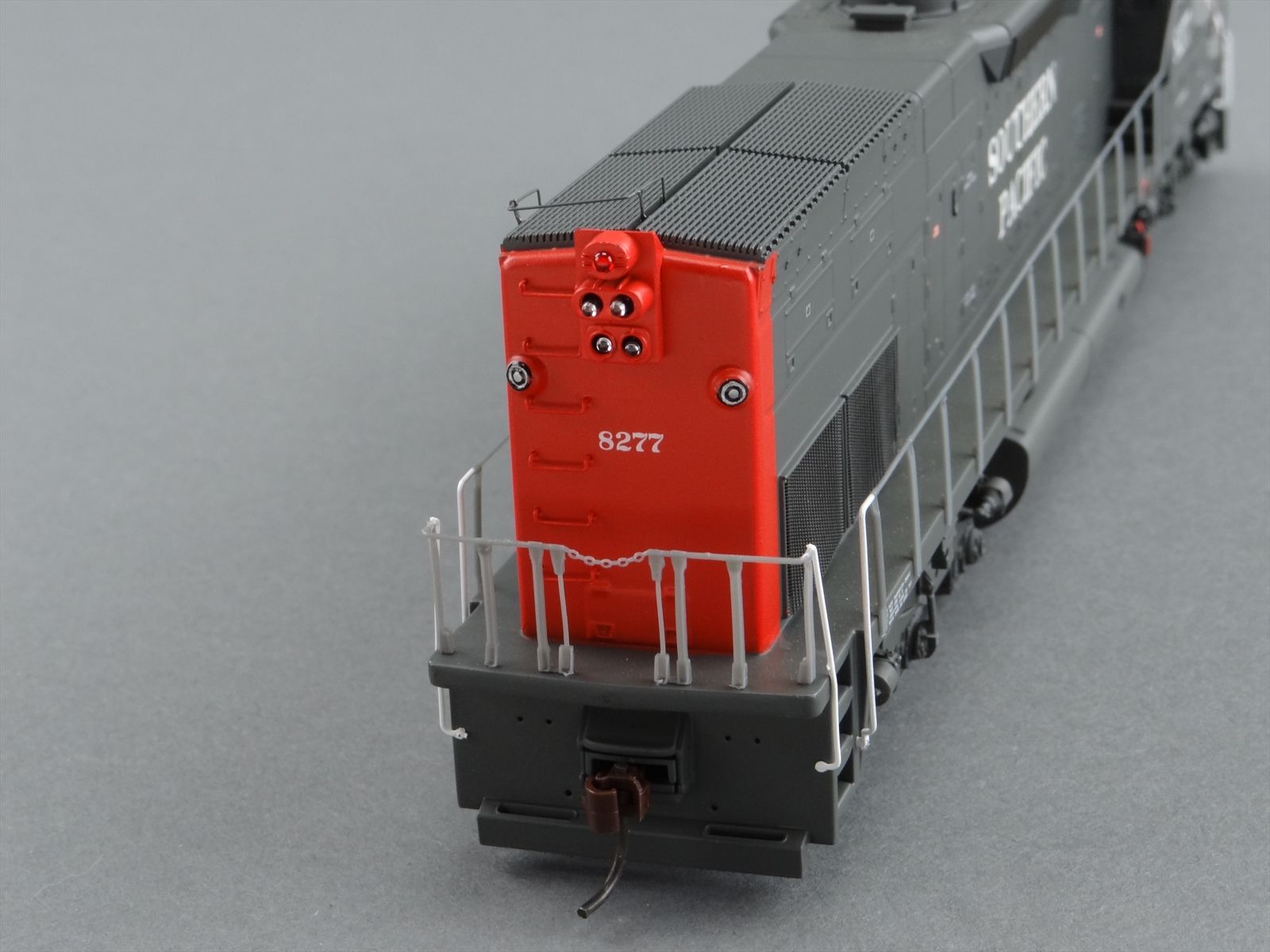 HO Scale Athearn 95113 SP Southern Pacific SD40T-2 Diesel Engine #8277