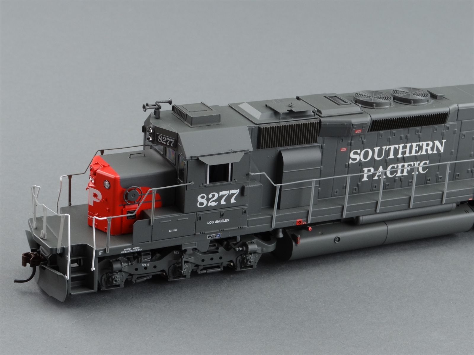 HO Scale Athearn 95113 SP Southern Pacific SD40T-2 Diesel Engine #8277