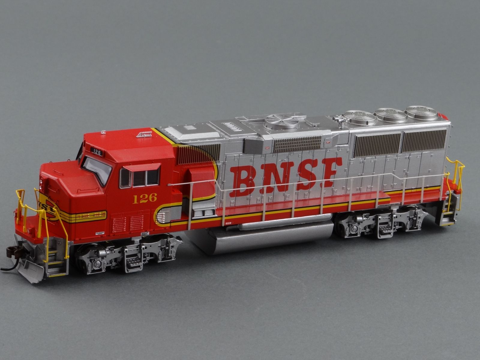 HO Scale Athearn 91506 BNSF Santa Fe GP60M Diesel Engine #126 Warbonnet