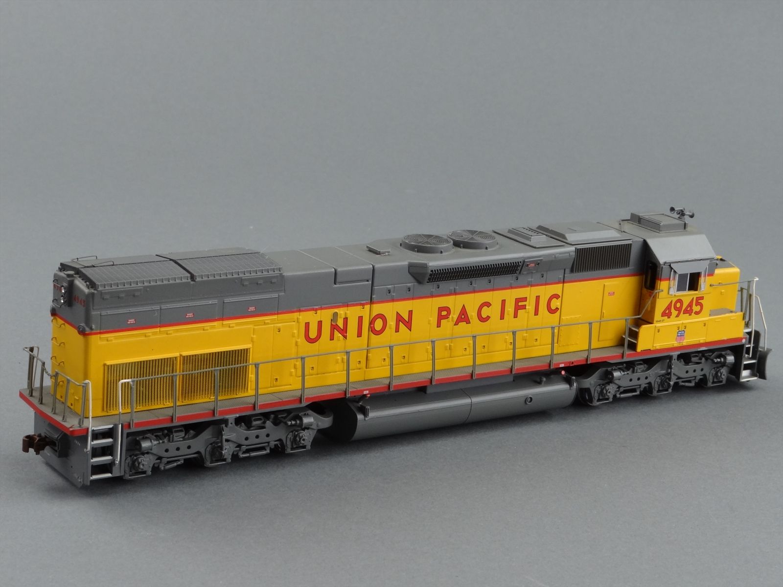 HO Scale Athearn 91638 UP Union Pacific SD45T-2 Diesel Engine #4945