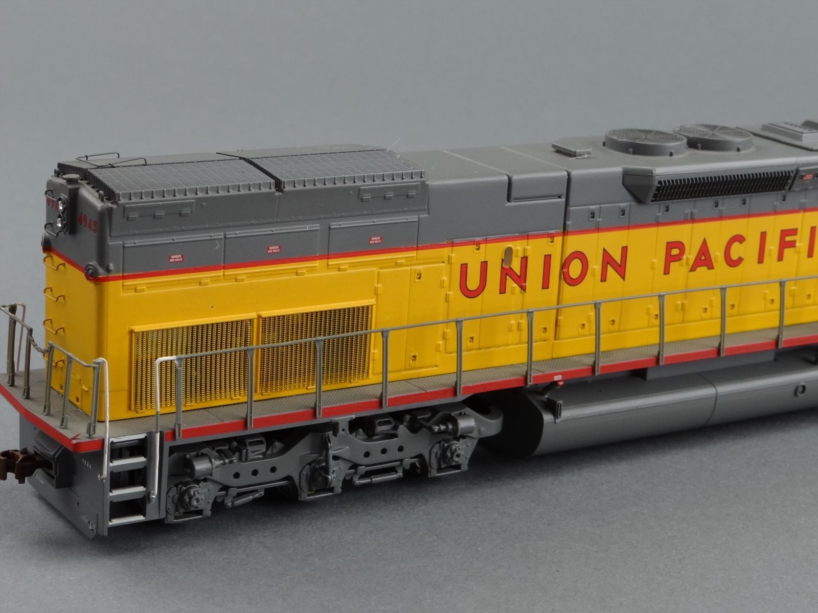 HO Scale Athearn 91638 UP Union Pacific SD45T-2 Diesel Engine #4945