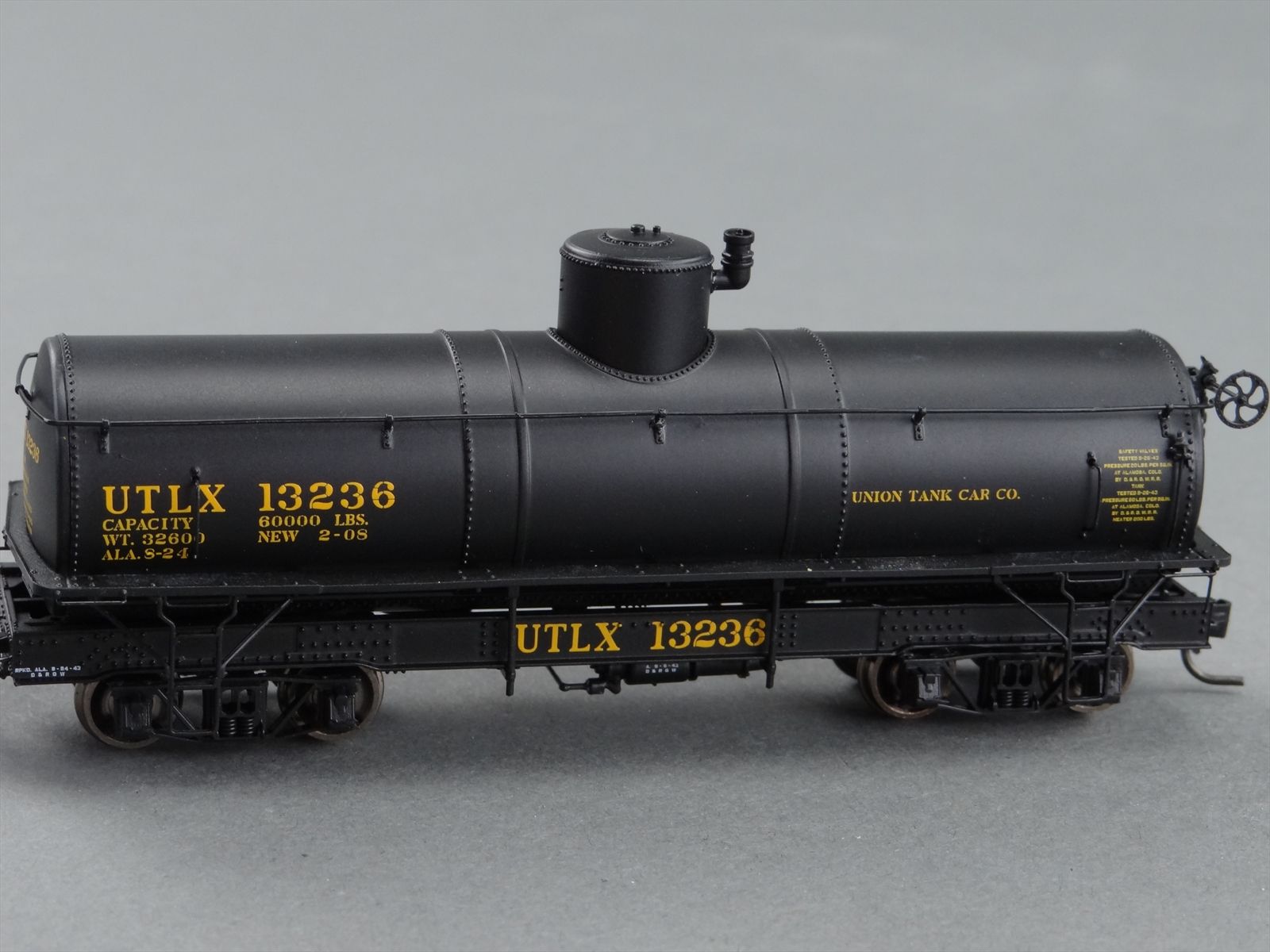 HO Scale Blackstone PN B340602 UTLX #13236 Narrow Frame Tank Car