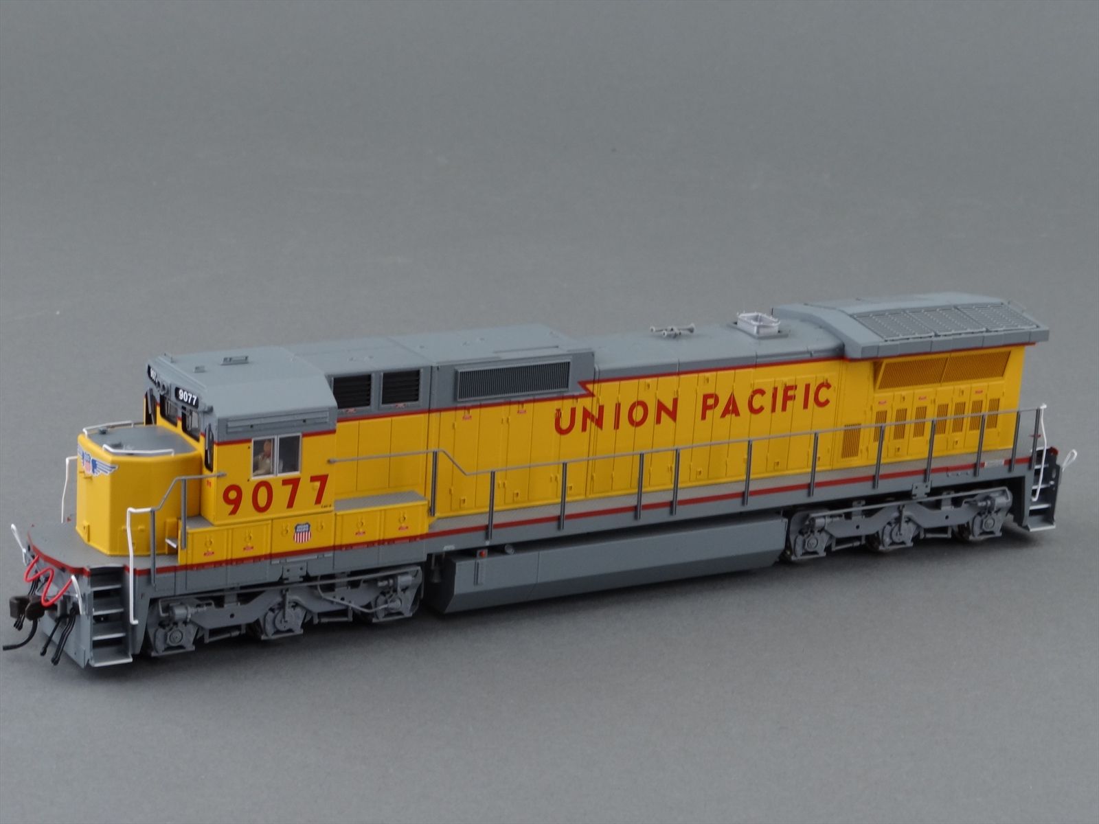 HO Scale Atlas 9635 UP Union Pacific HO Dash 8-40C Diesel Engine #9077 Master Series - GOLD