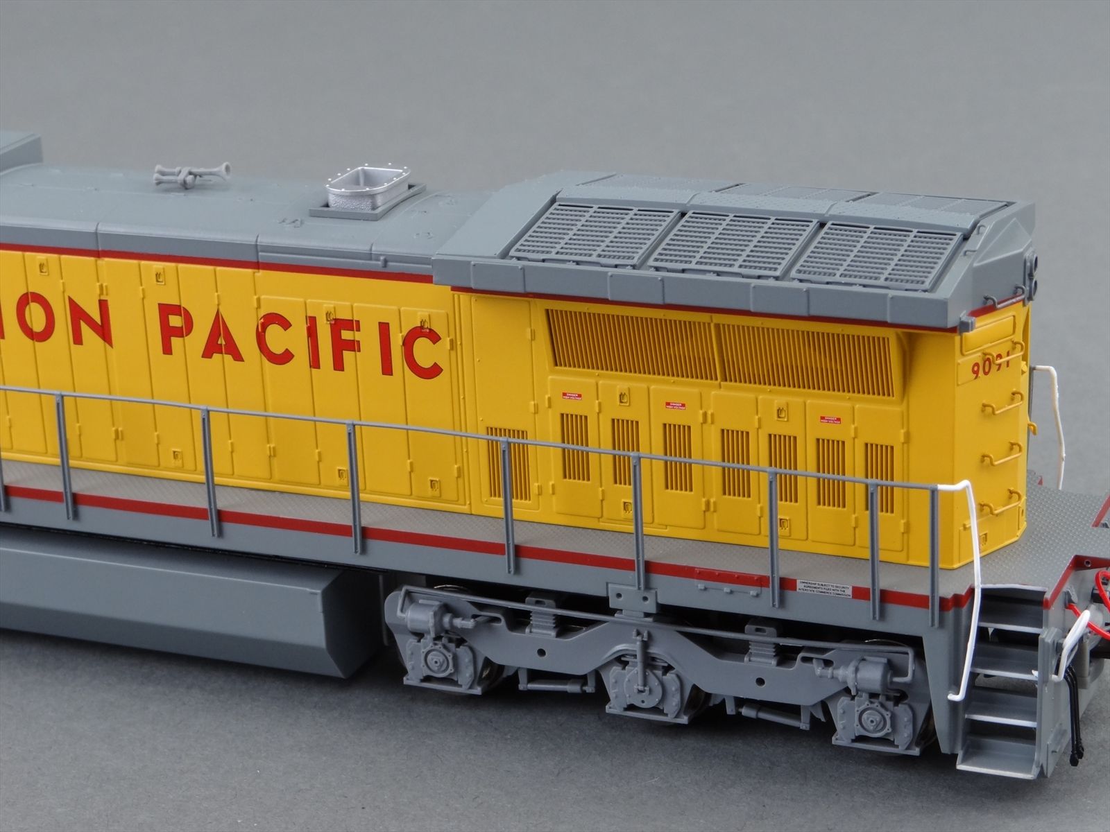 HO Scale Atlas 9636 UP Union Pacific HO Dash 8-40C Diesel Engine #9091 Master Series - GOLD