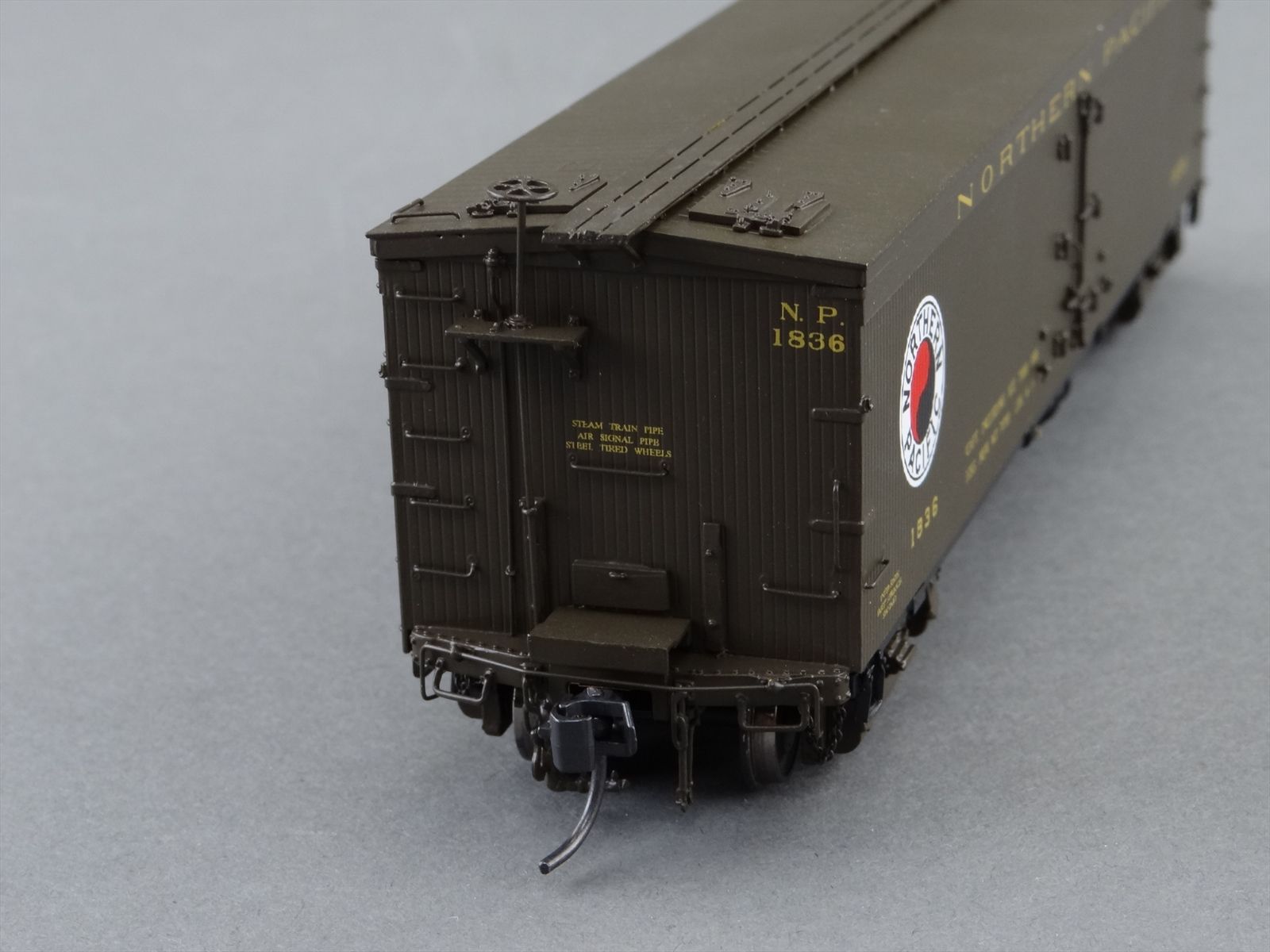 HO Brass Model Train - W&R NP Northern Pacific Express Reefer #1836 - Ver 3
