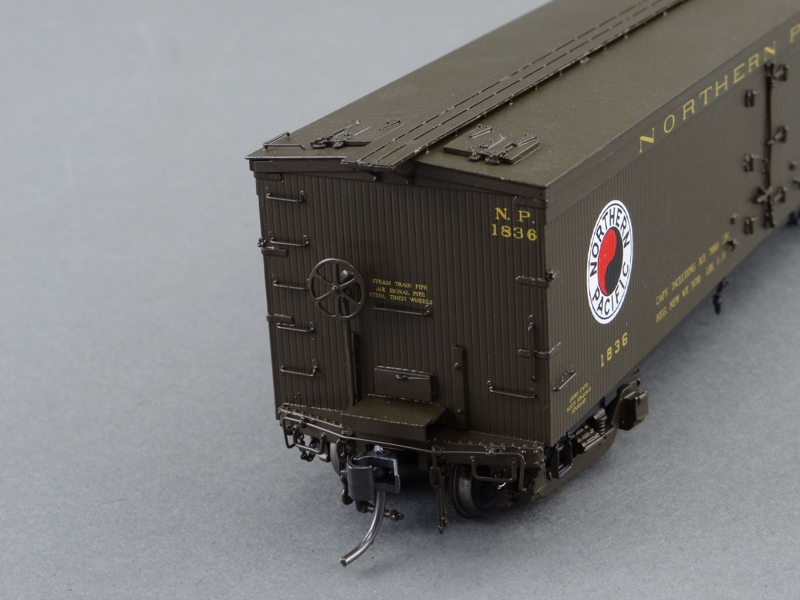 HO Brass Model Train - W&R NP Northern Pacific Express Reefer #1836 - Ver 3